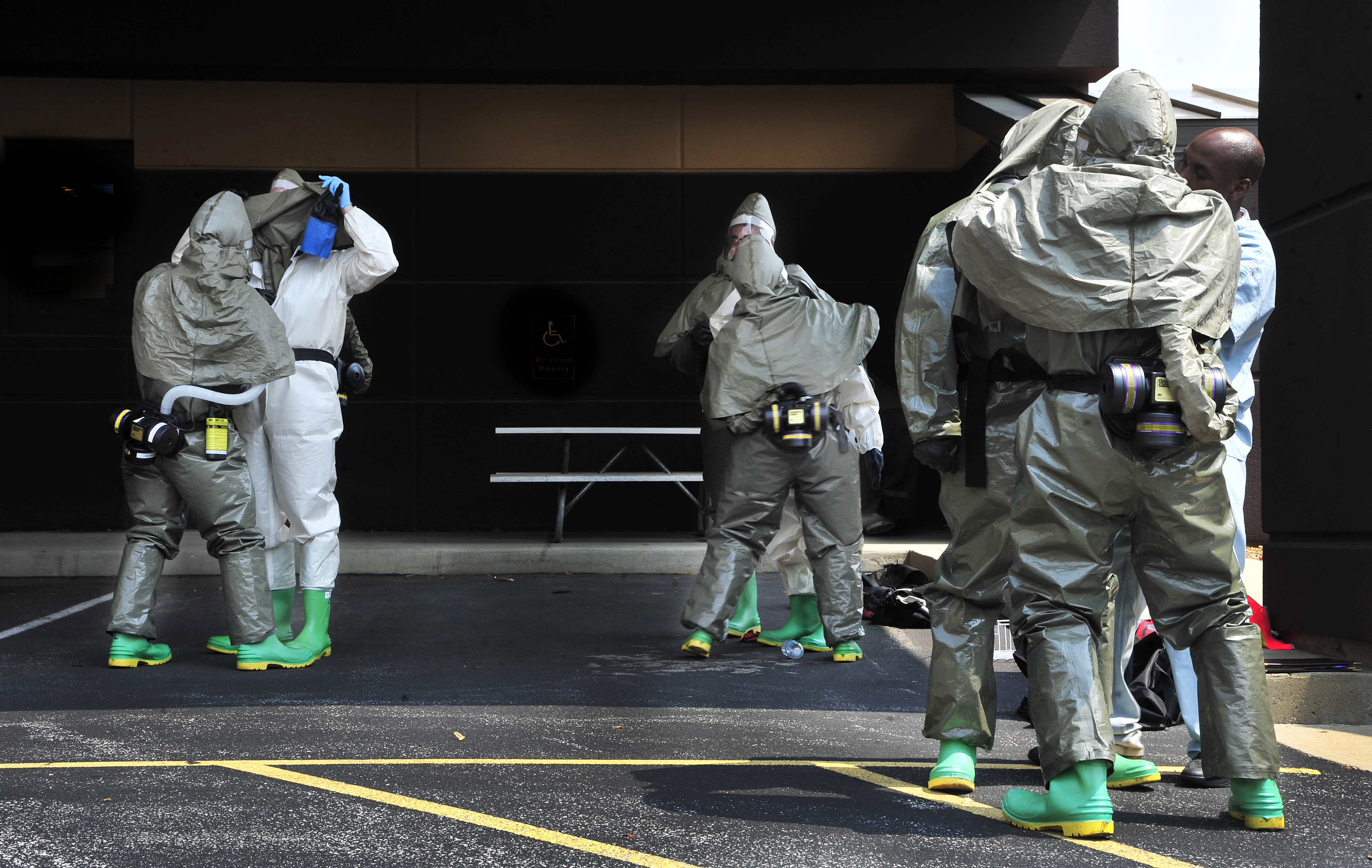 Medical personnel rehearse chemical decontamination > Scott Air Force ...