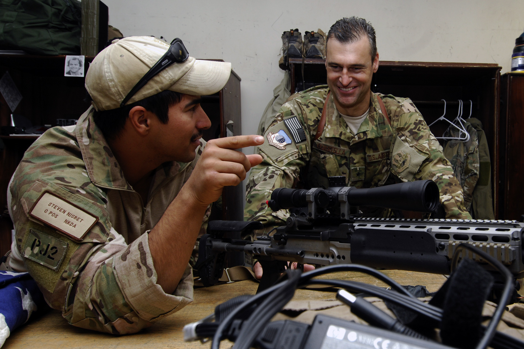 Commander trains with pararescuemen