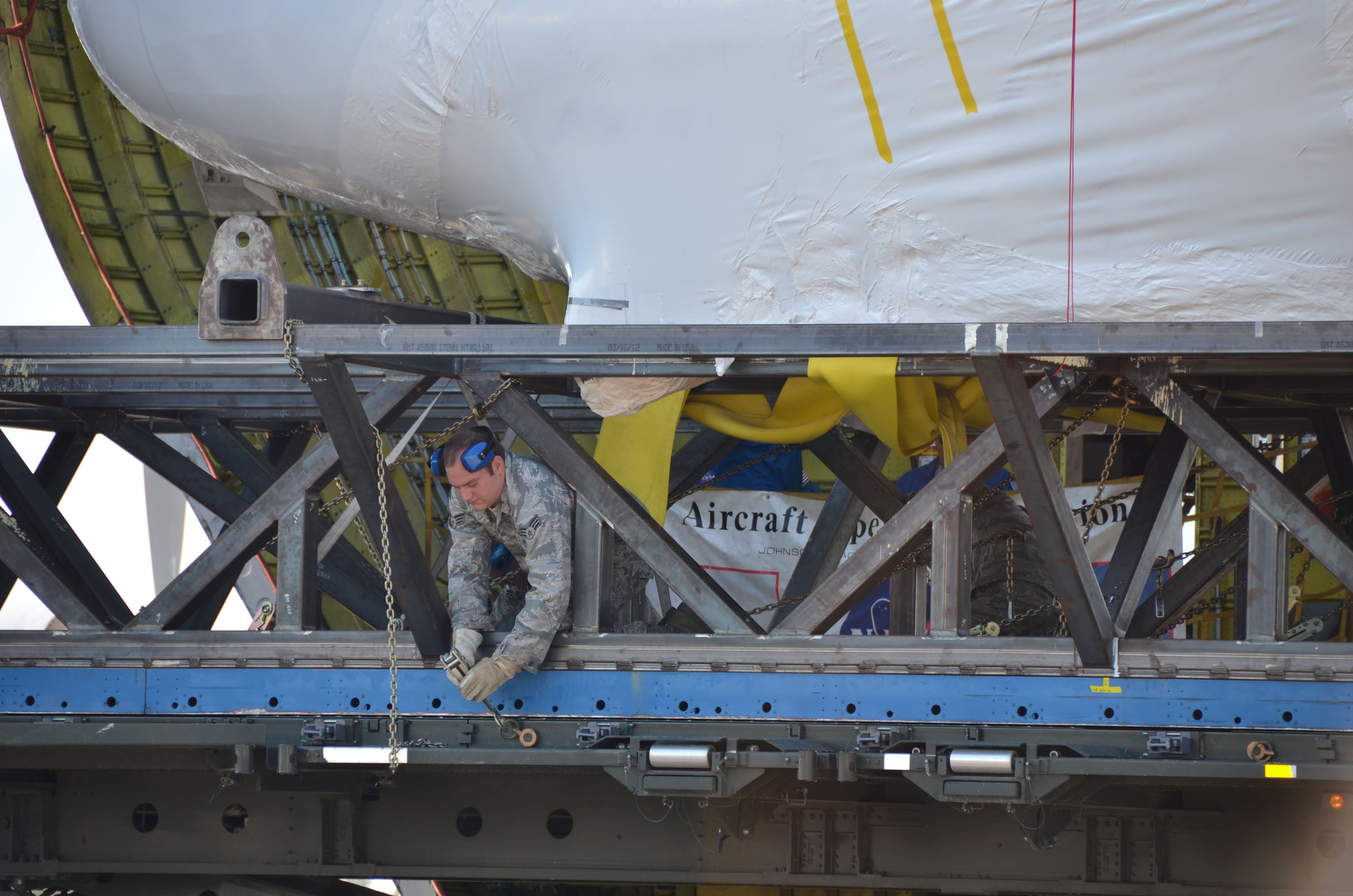 Reservists help move Shuttle trainer to AF Museum > Air Force Reserve ...