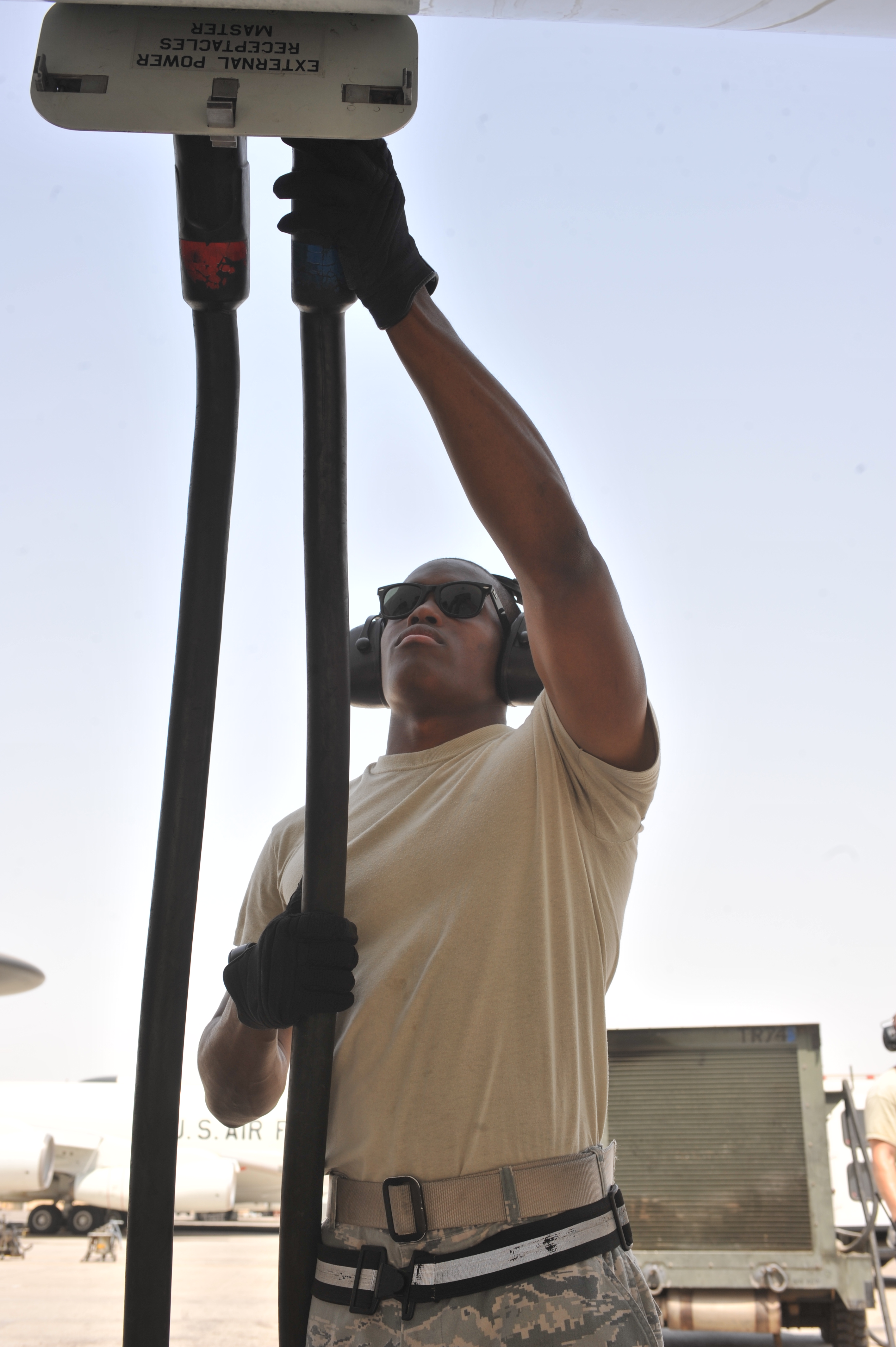 AWACS maintainers keep Sentry flying > U.S. Air Forces Central > 380AEW ...