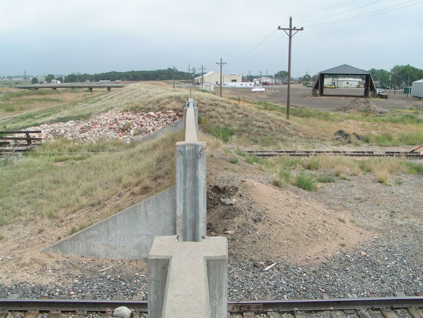 Levees Can Contribute to Flood Damage Reduction > Albuquerque District ...
