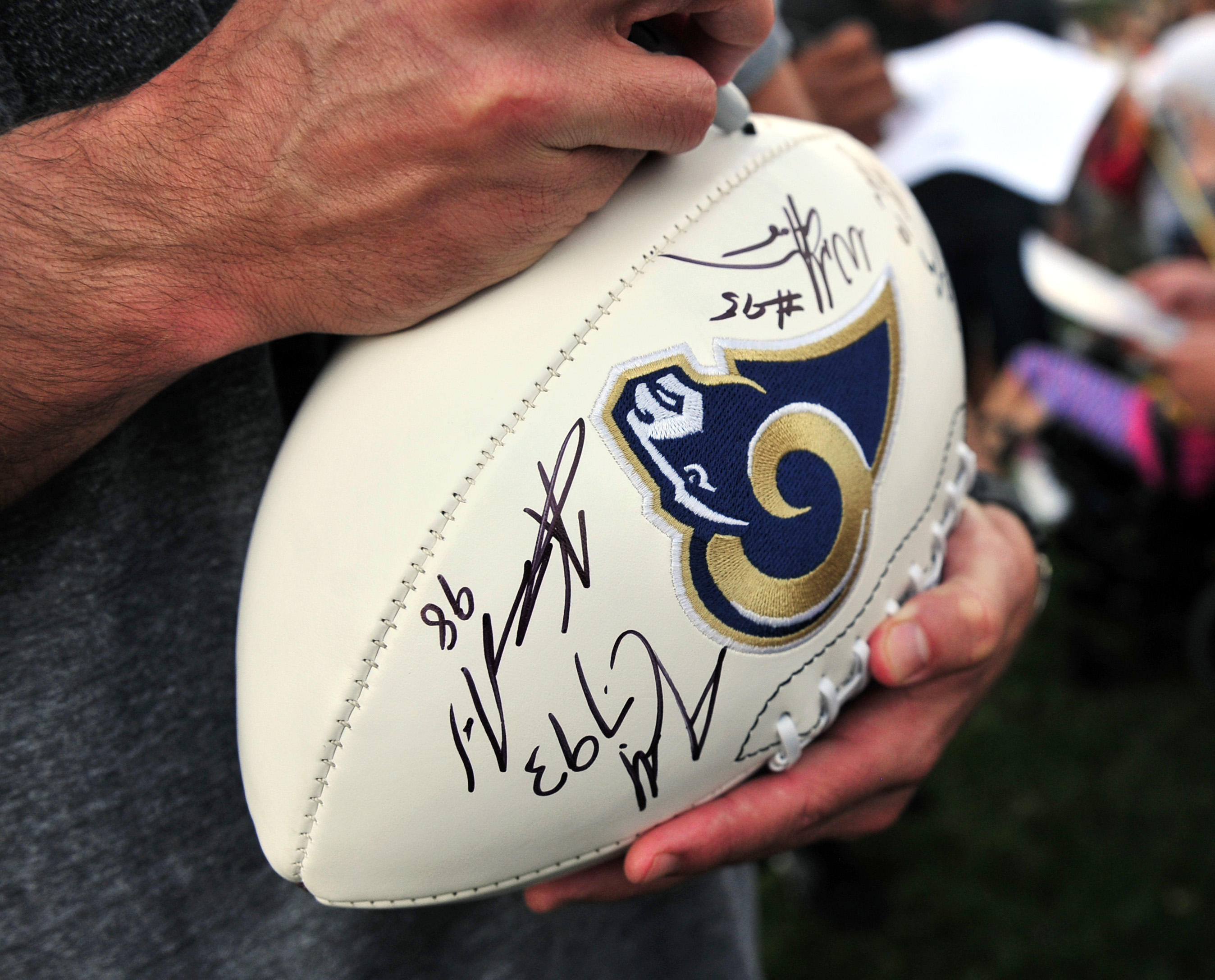 St. Louis Rams show appreciation to Team Scott > Air Mobility Command ...
