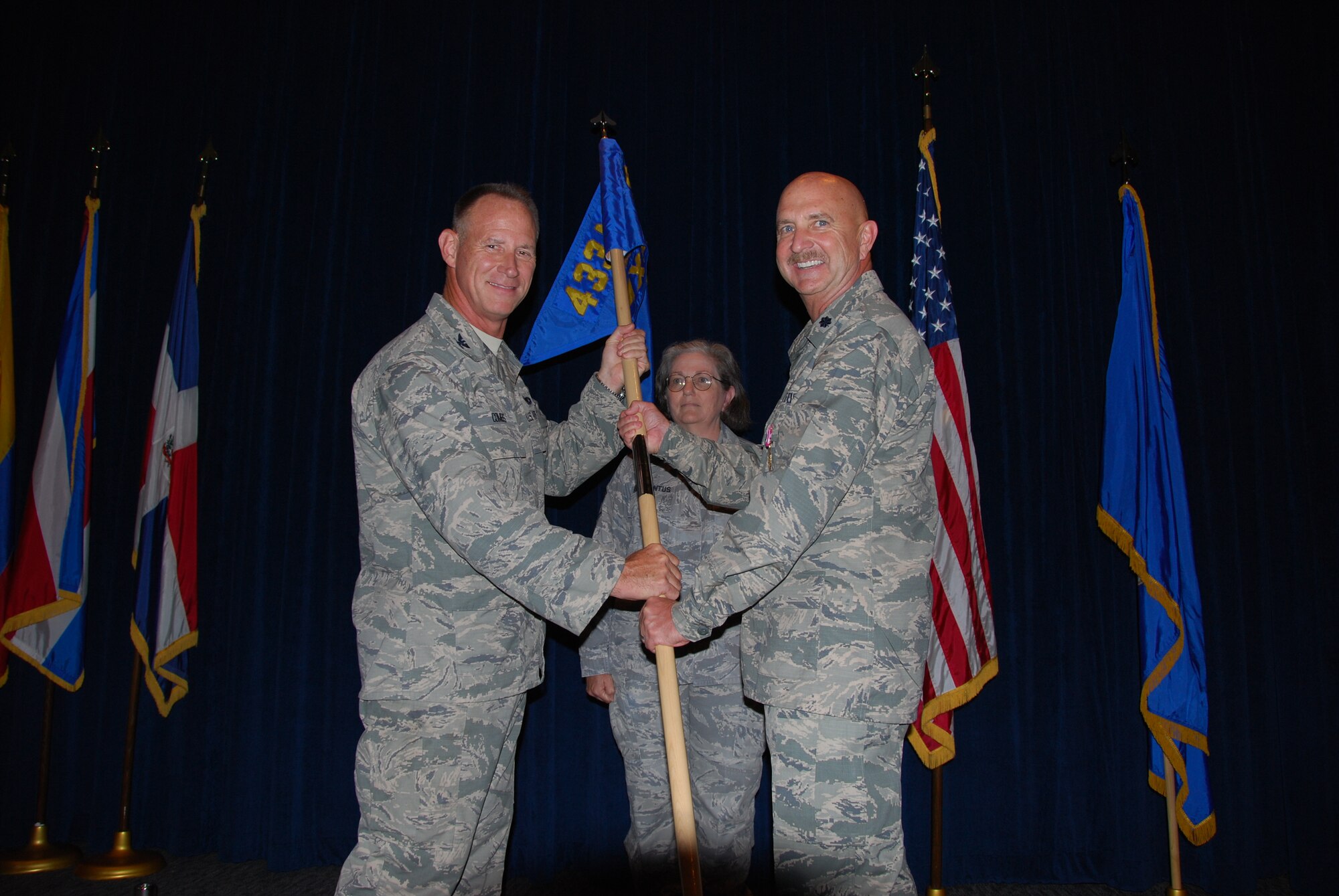 433rd MXS welcomes new commander > 433rd Airlift Wing > Article Display