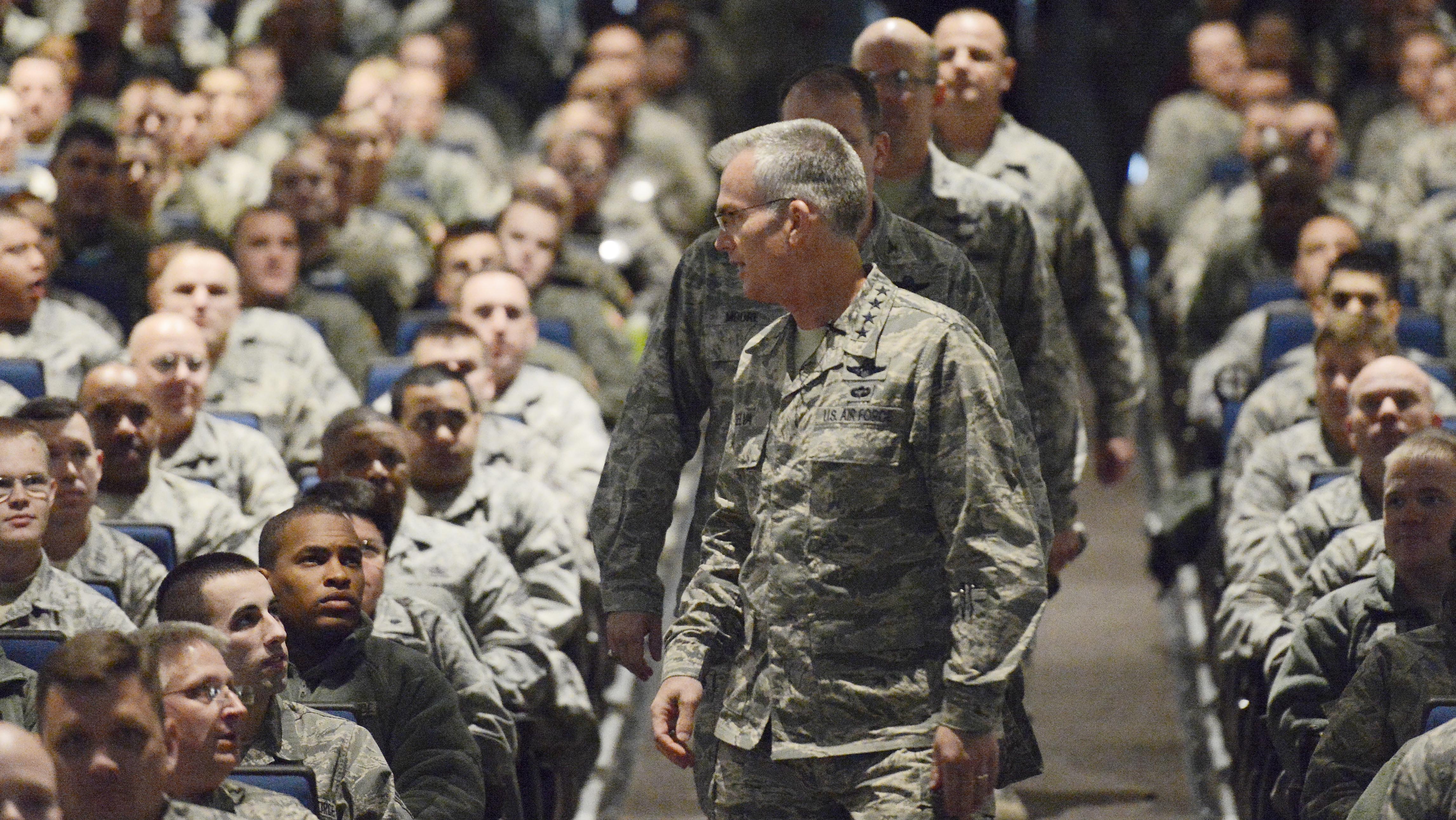 AMC Commander visits Dover > Dover Air Force Base > Article Display