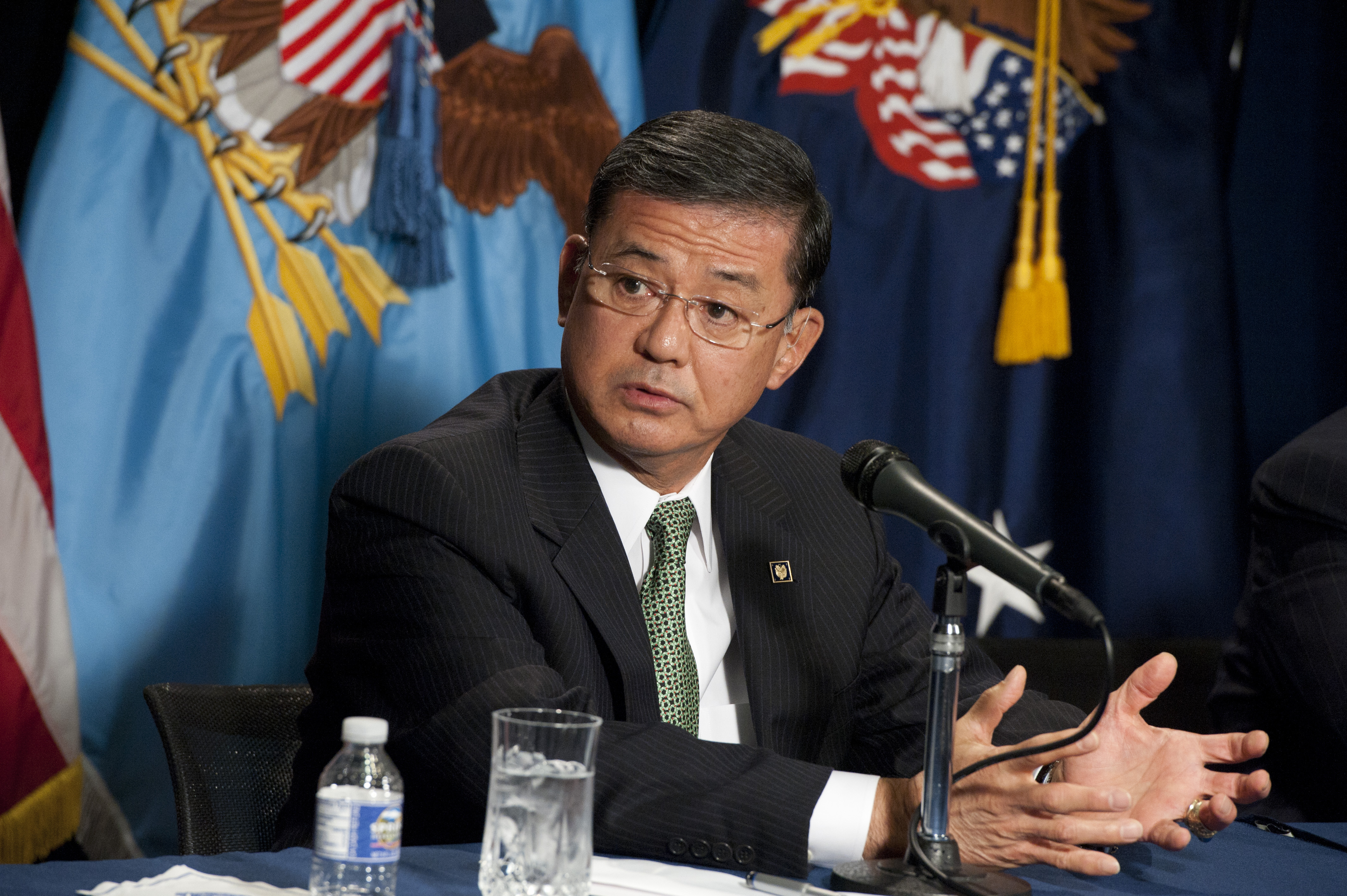 Secretary of Veterans Affairs Eric K. Shinseki holds a joint press ...
