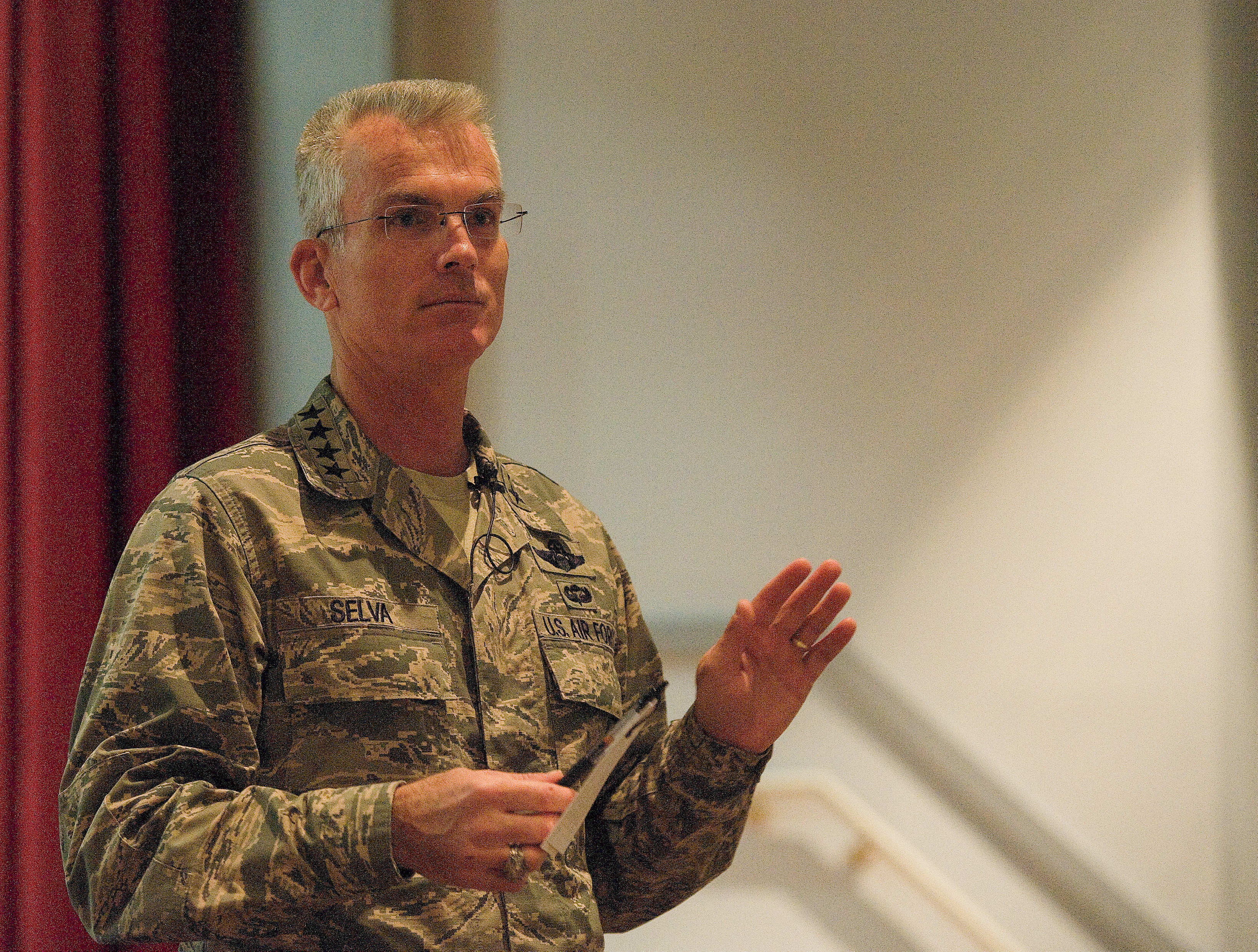 AMC Commander visits Dover > Dover Air Force Base > Article Display