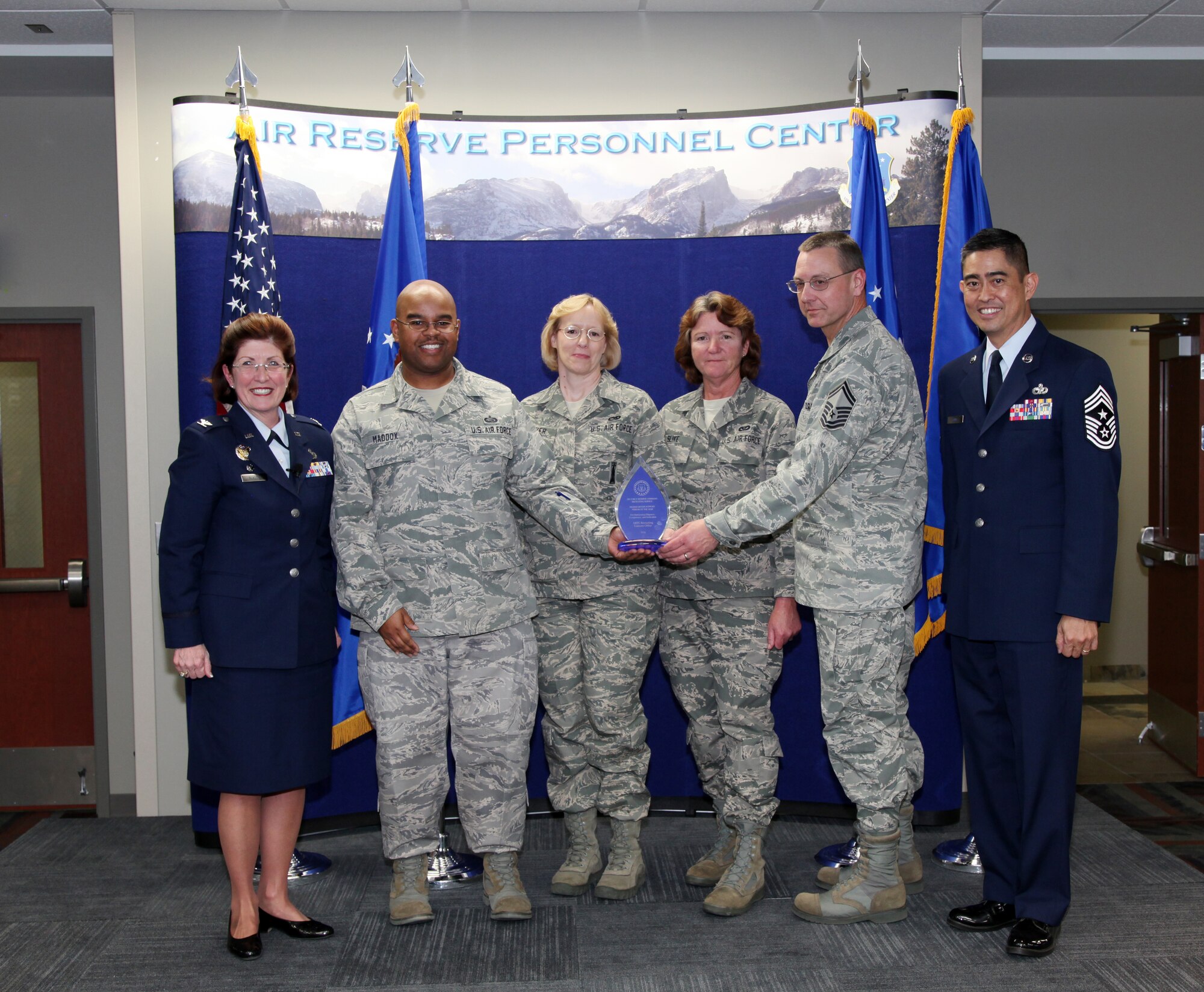 ARPC recruiters earn award > Air Reserve Personnel Center > Article Display