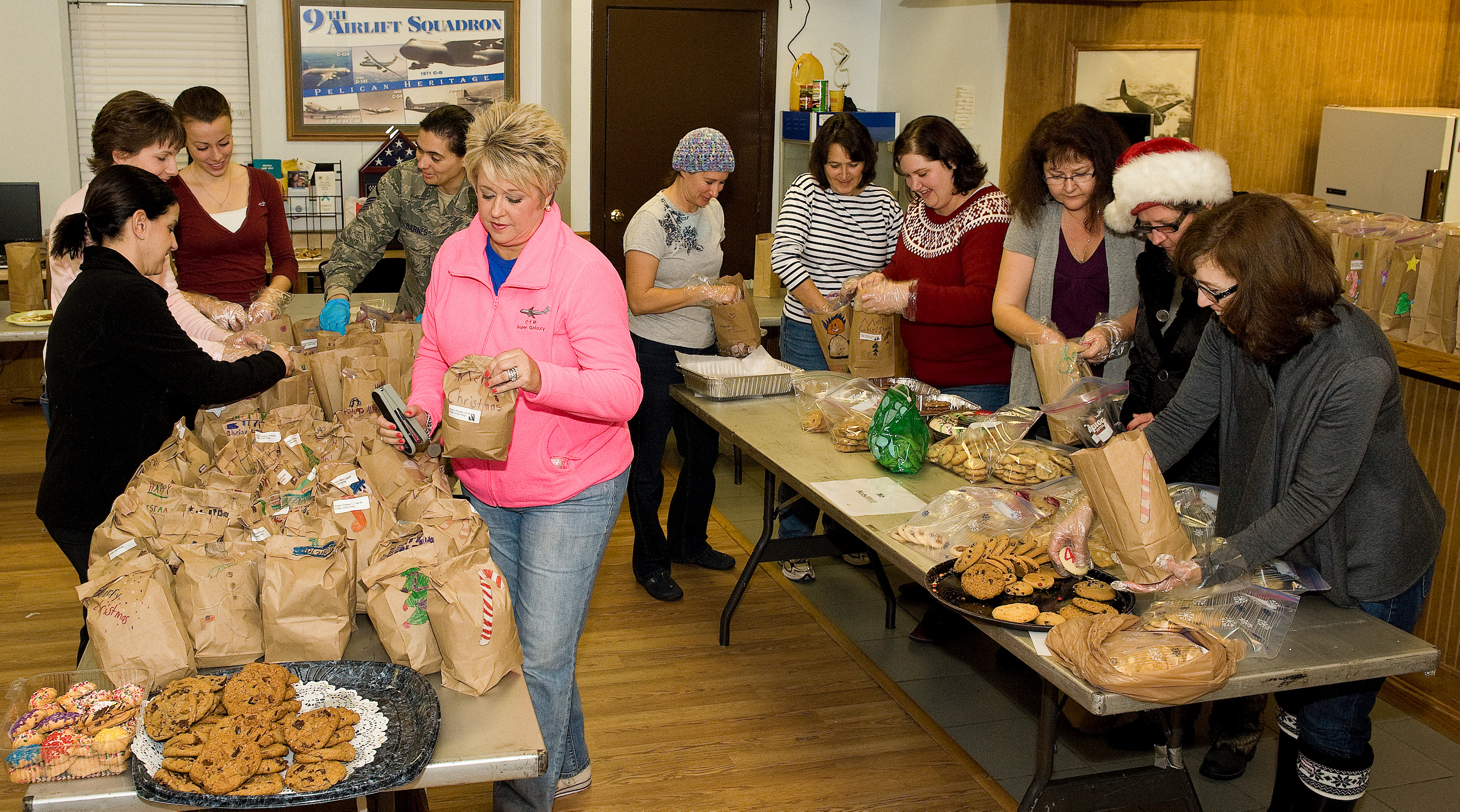 Volunteers drive Operation Cookie Drop > Dover Air Force Base > News