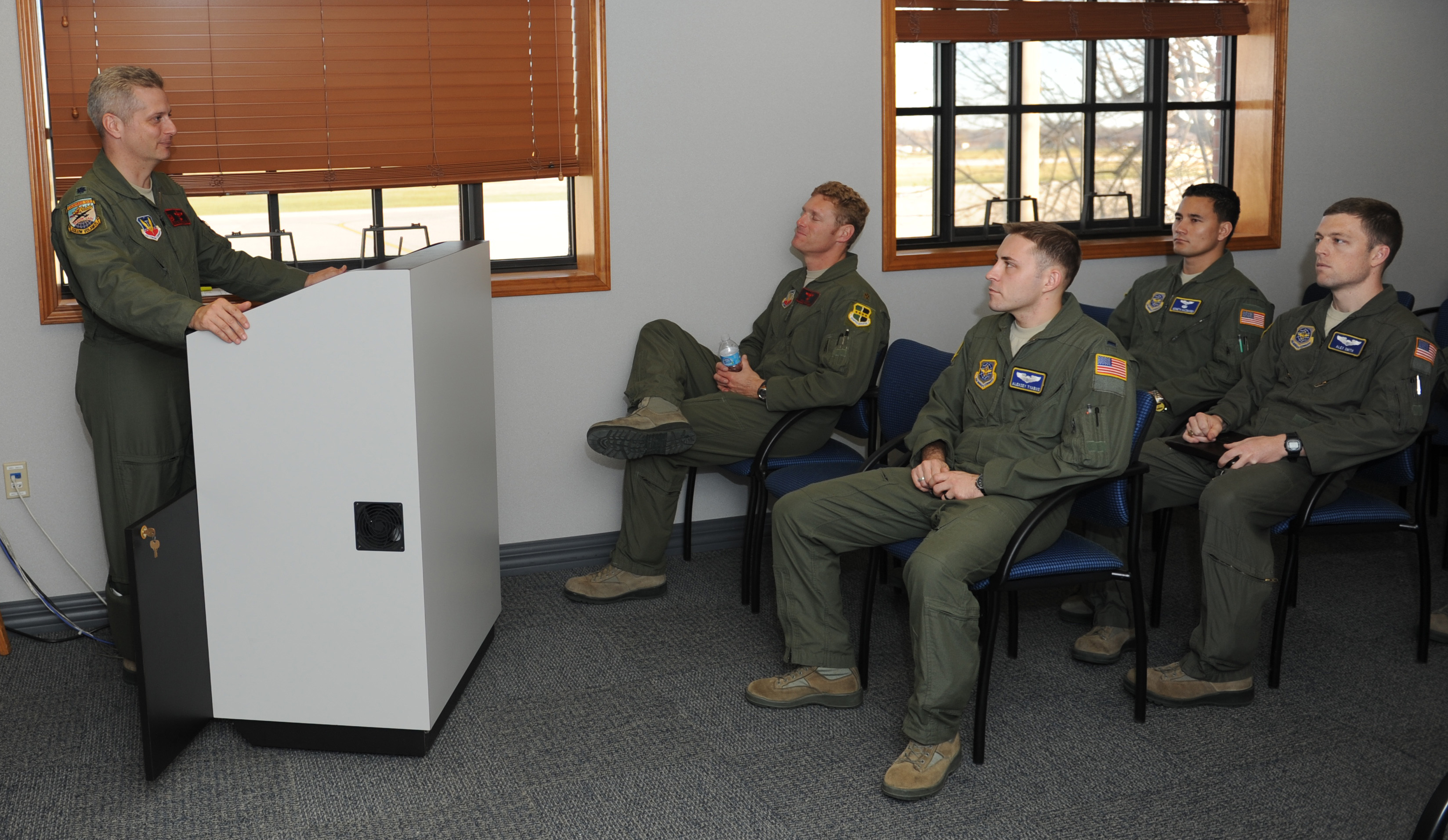 U-2 Pilots visit Scott in hopes of recruiting future pilots > Scott Air ...