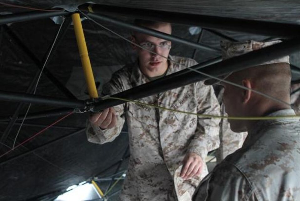 Marines learn to set up expedient communication shelters > United ...