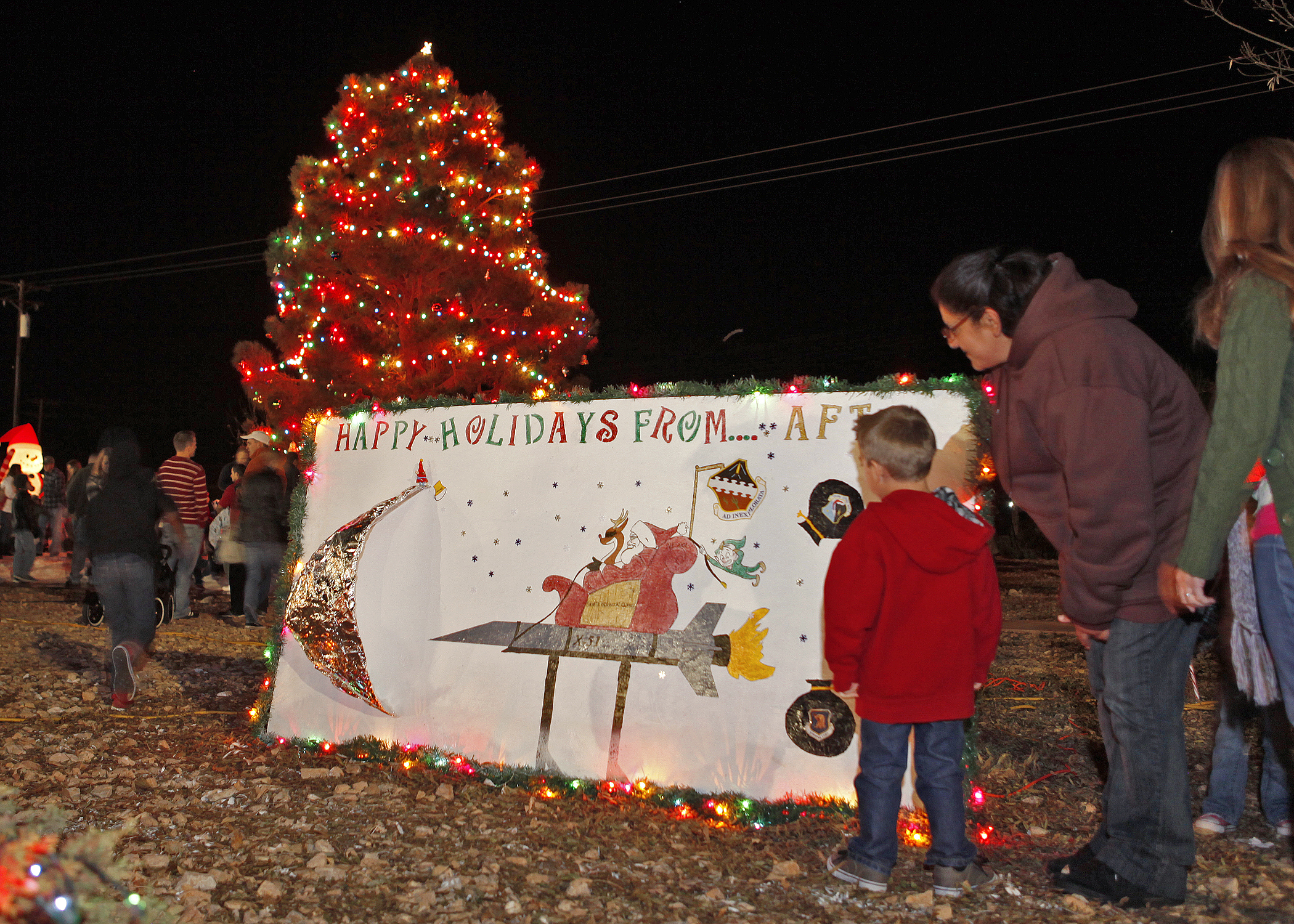 Edwards lights up holiday nights > Edwards Air Force Base > Article View
