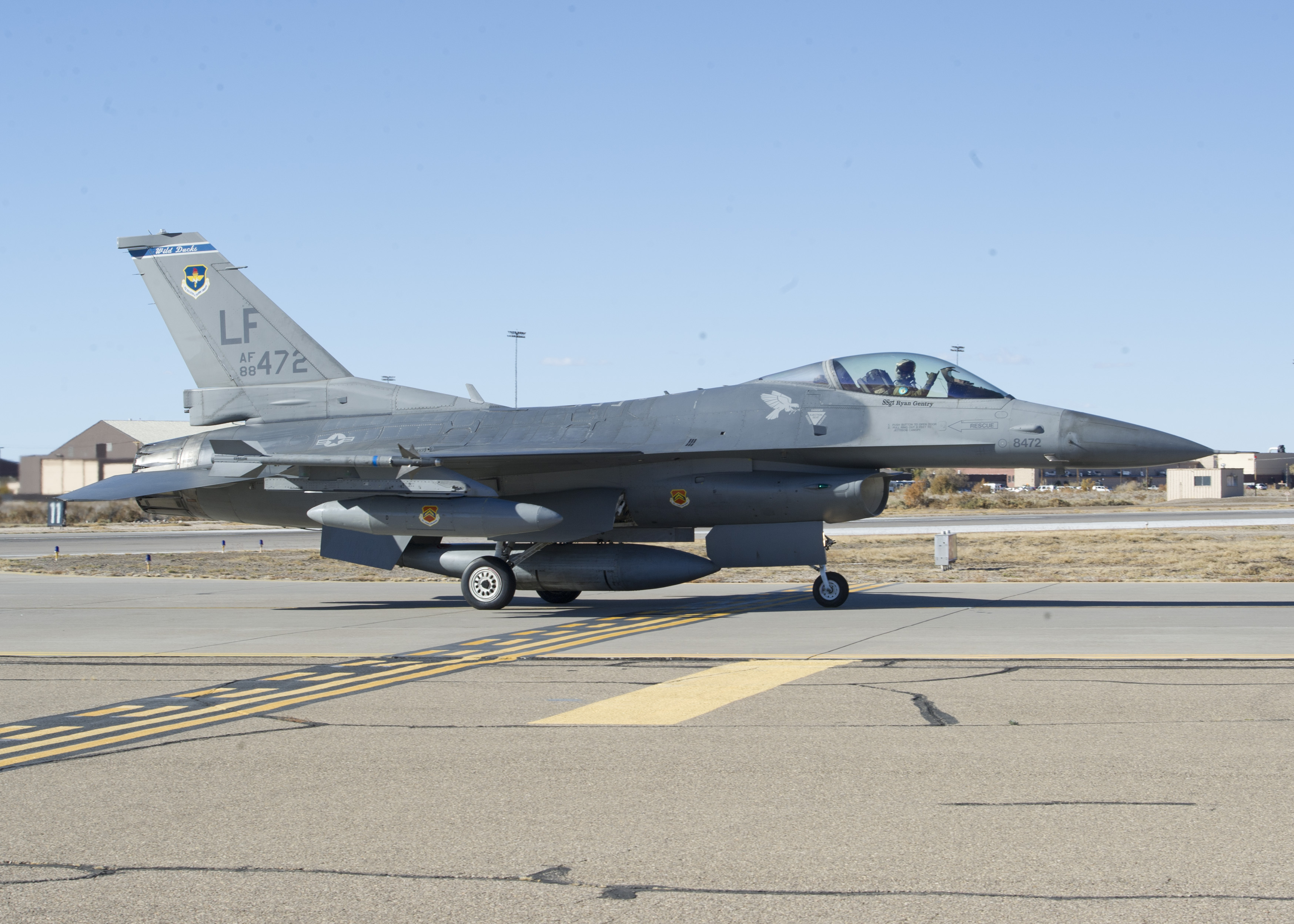 F-16s fly at Holloman > Air Combat Command > Article Display