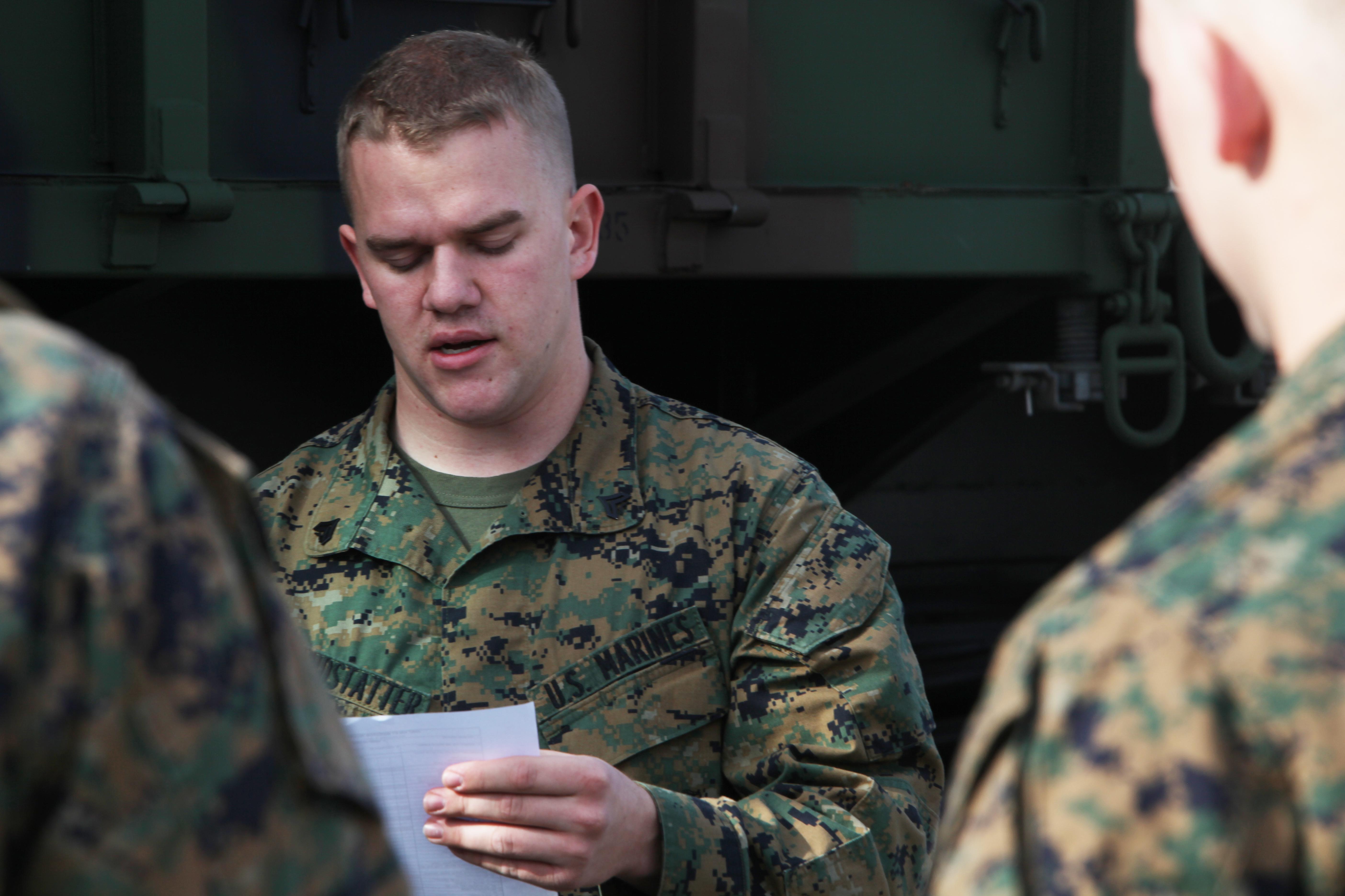 Reserve Marines get ready on the flight line > United States Marine ...