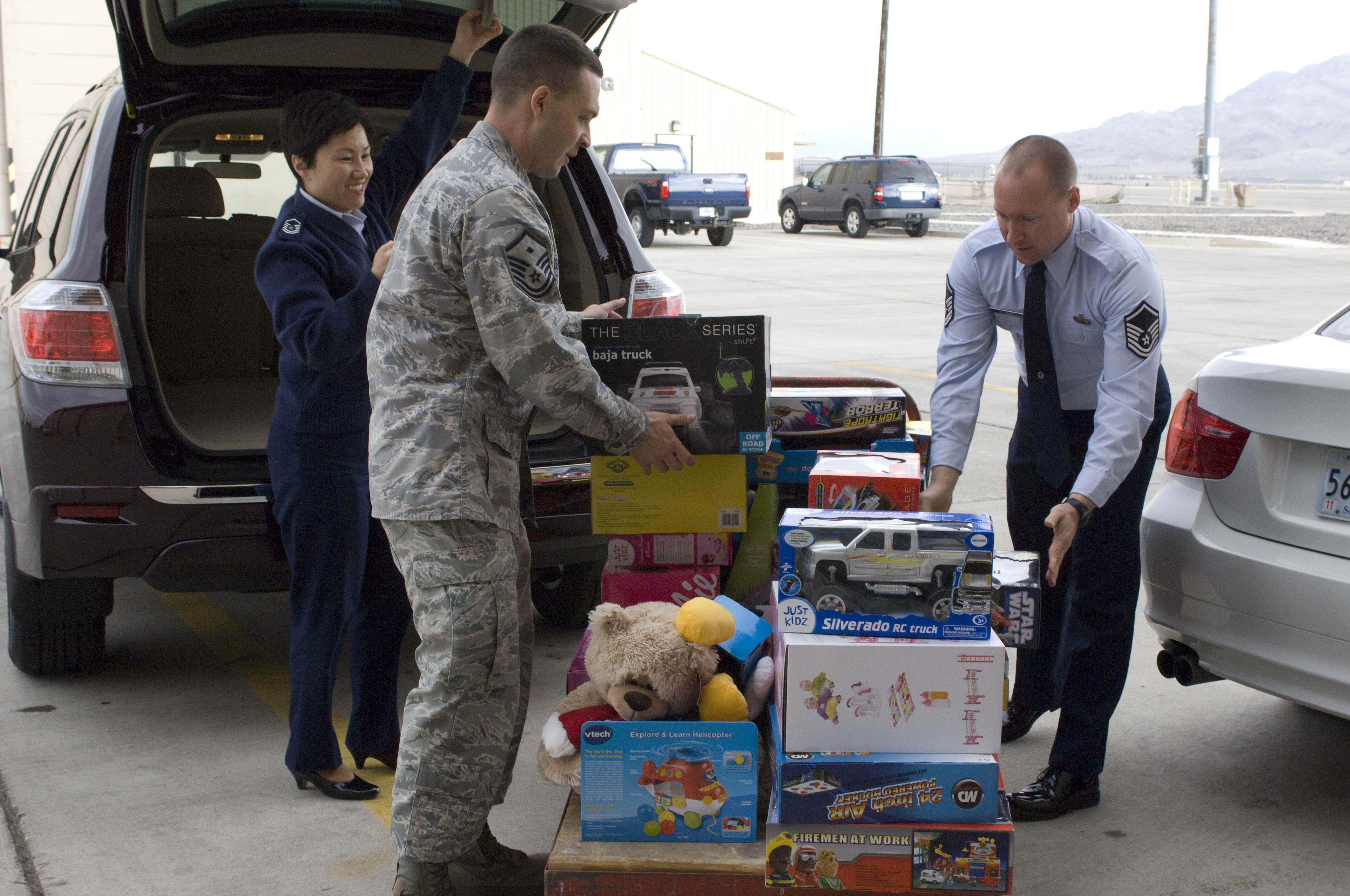Operation Warmheart helps Nellis families > Nellis Air Force Base > Article Display