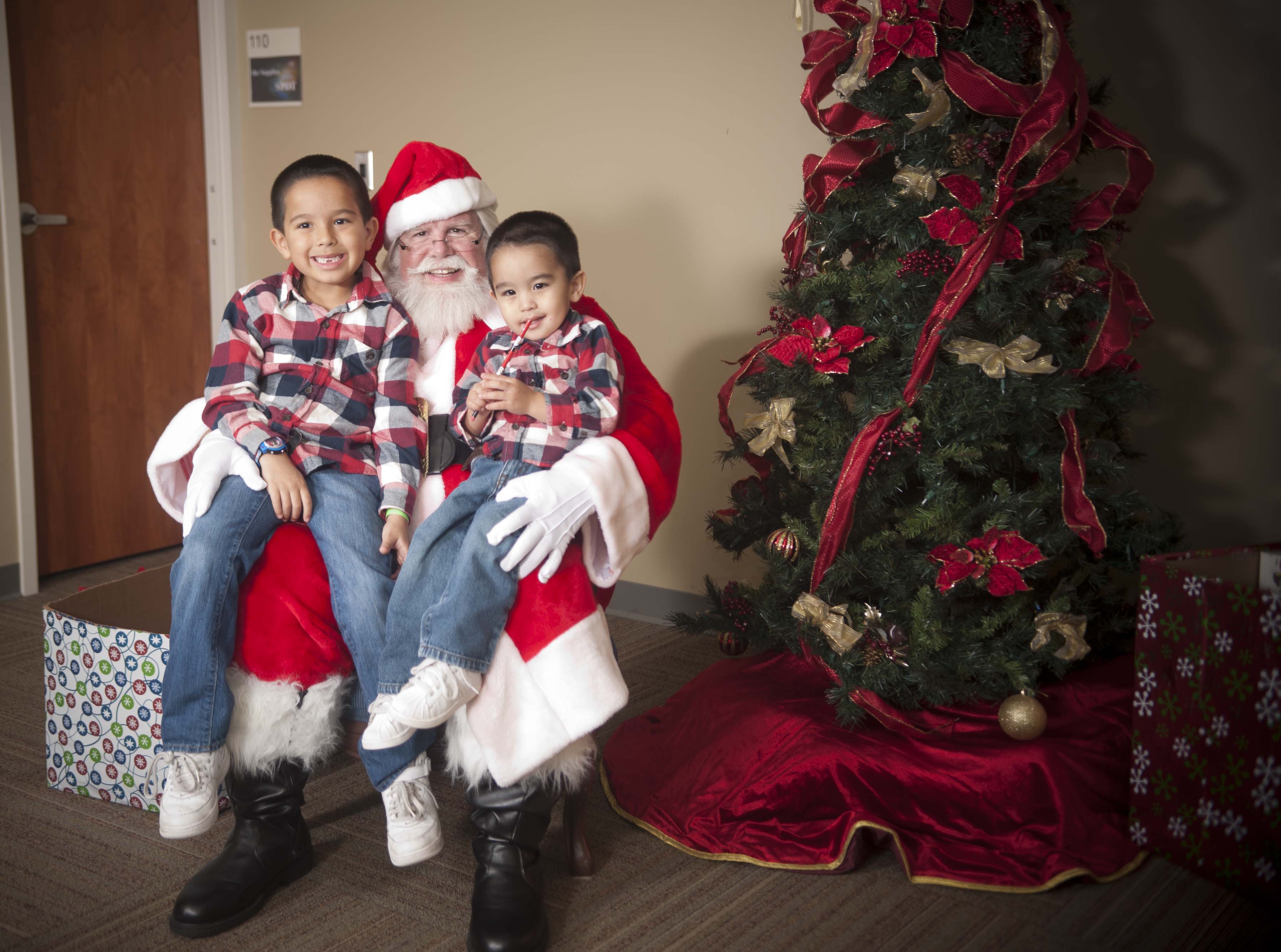 Santa brings joy to Moody children > Moody Air Force Base > Article Display