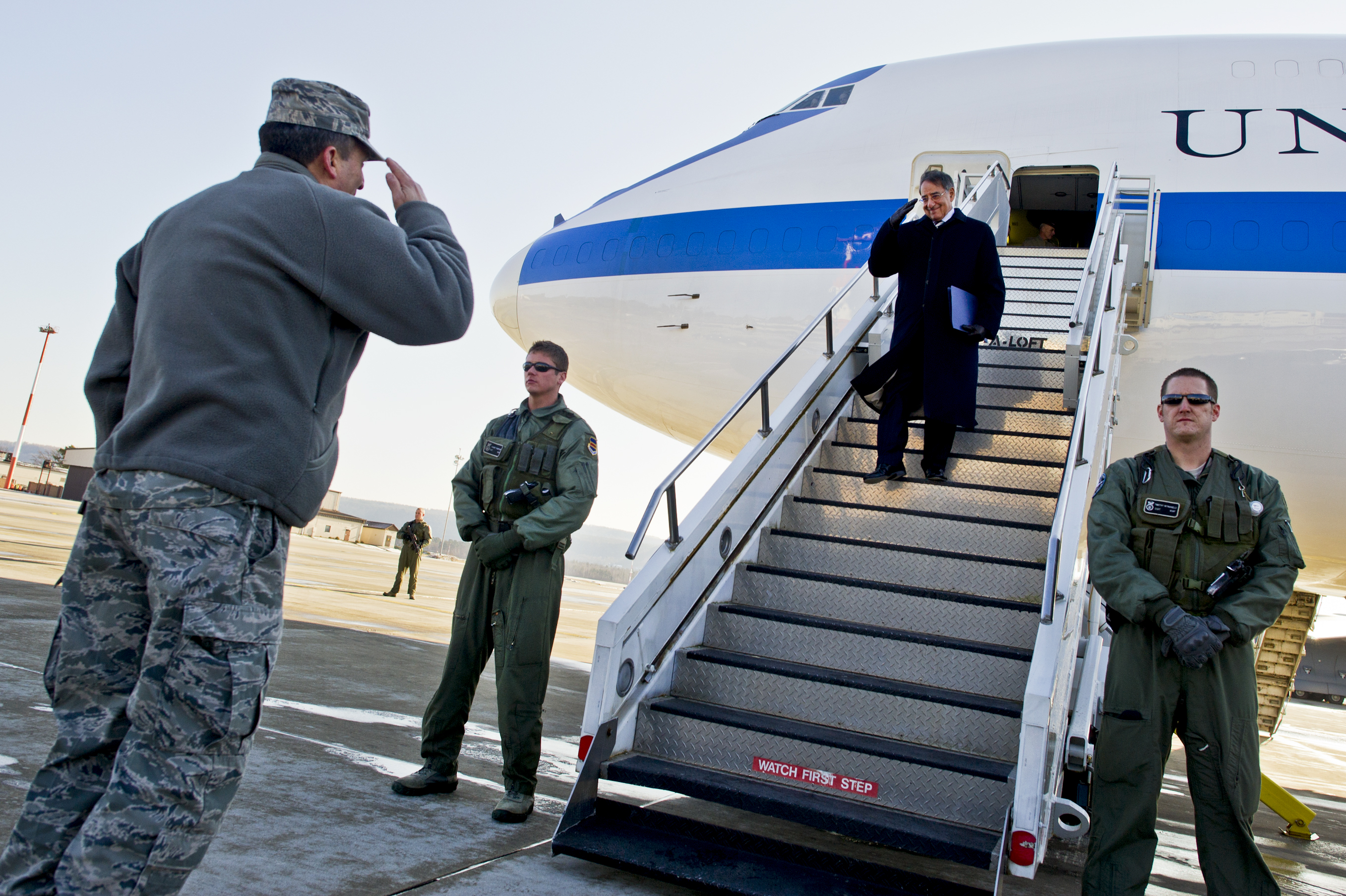 U.S. Defense Secretary Leon E. Panetta returns the salute of U.S. Air ...