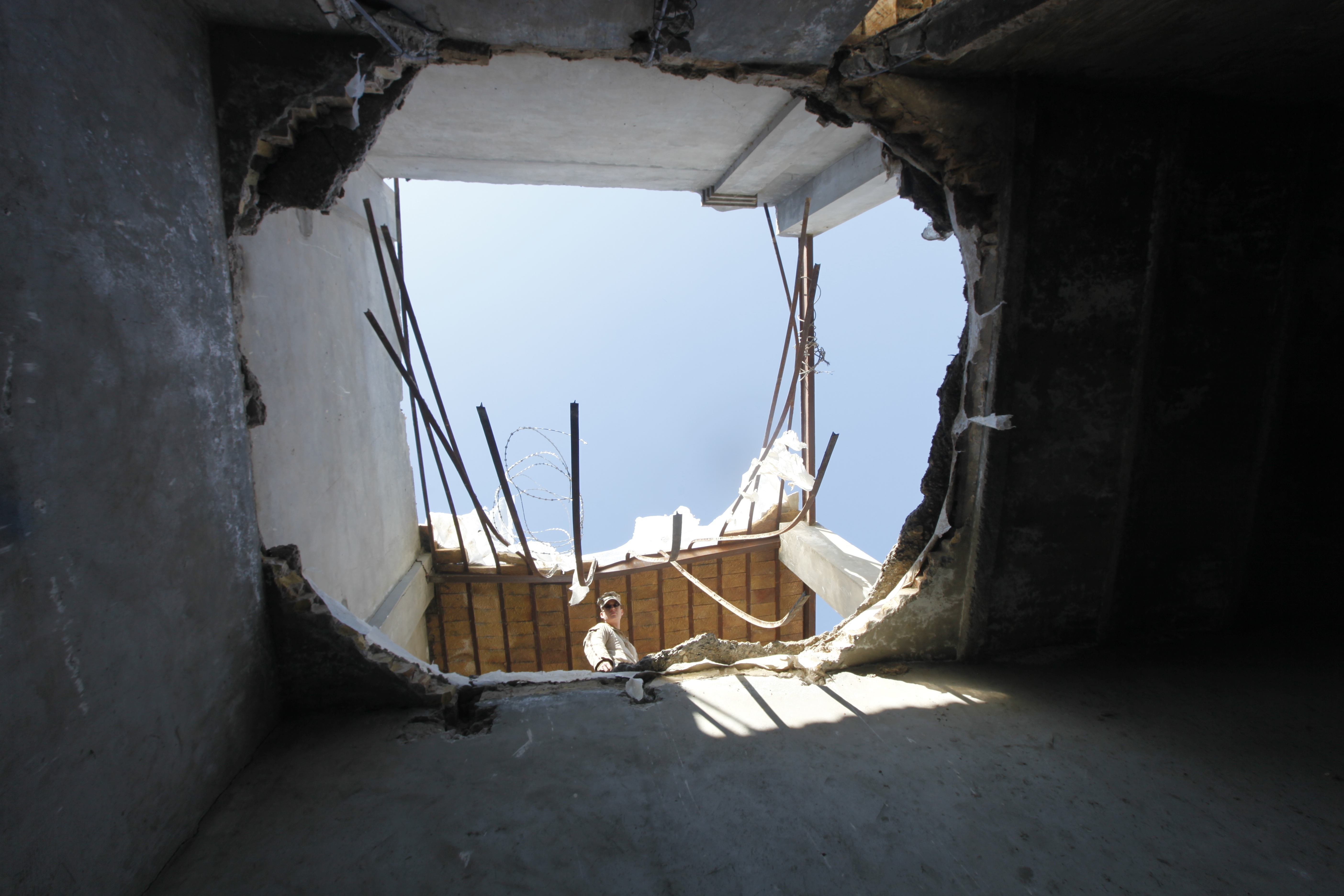 Marines rescue Afghan Policemen from collapsed building > Deputy ...