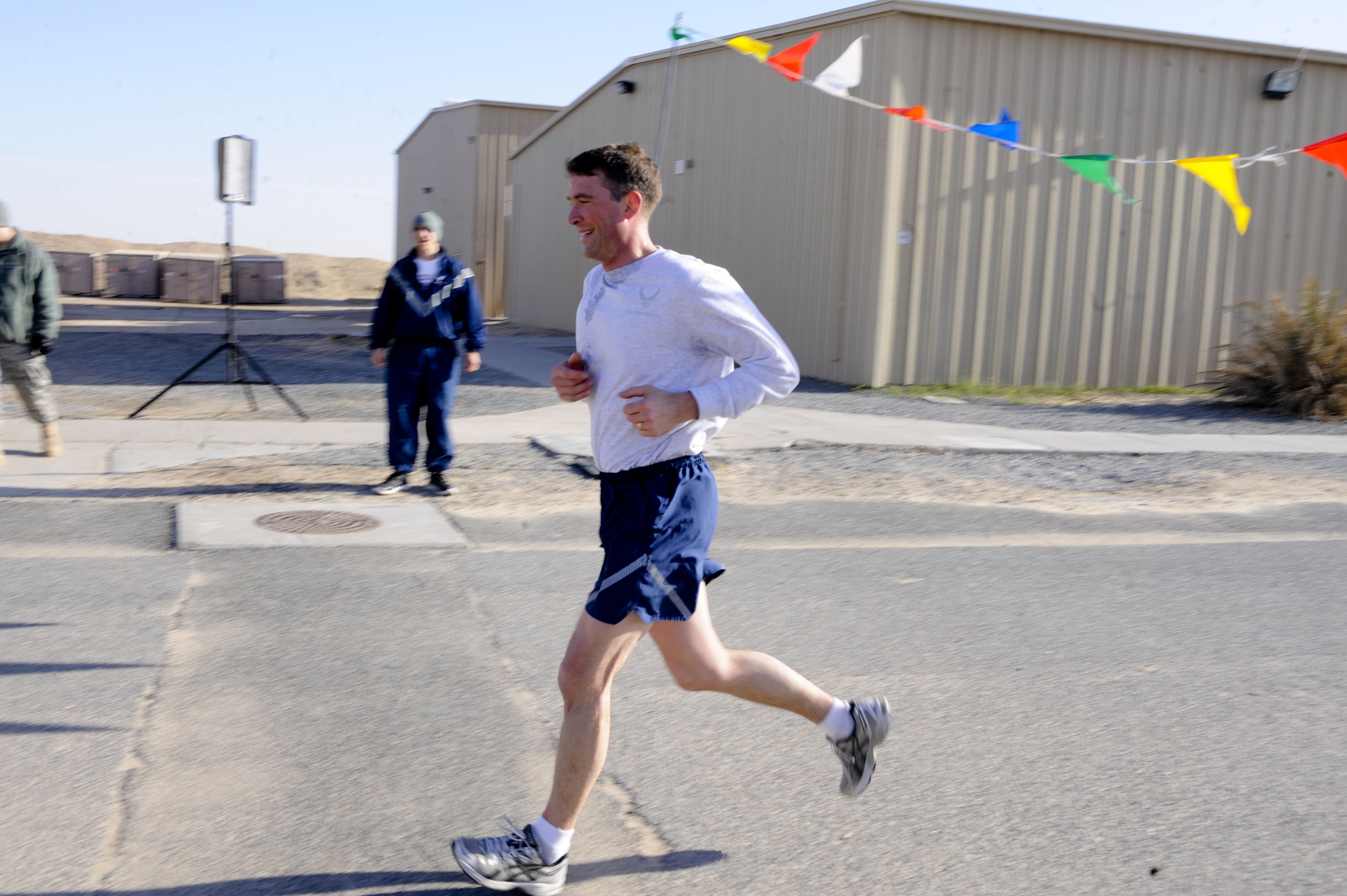 332nd AEW members run to fight back against cancer > U.S. Air Forces ...