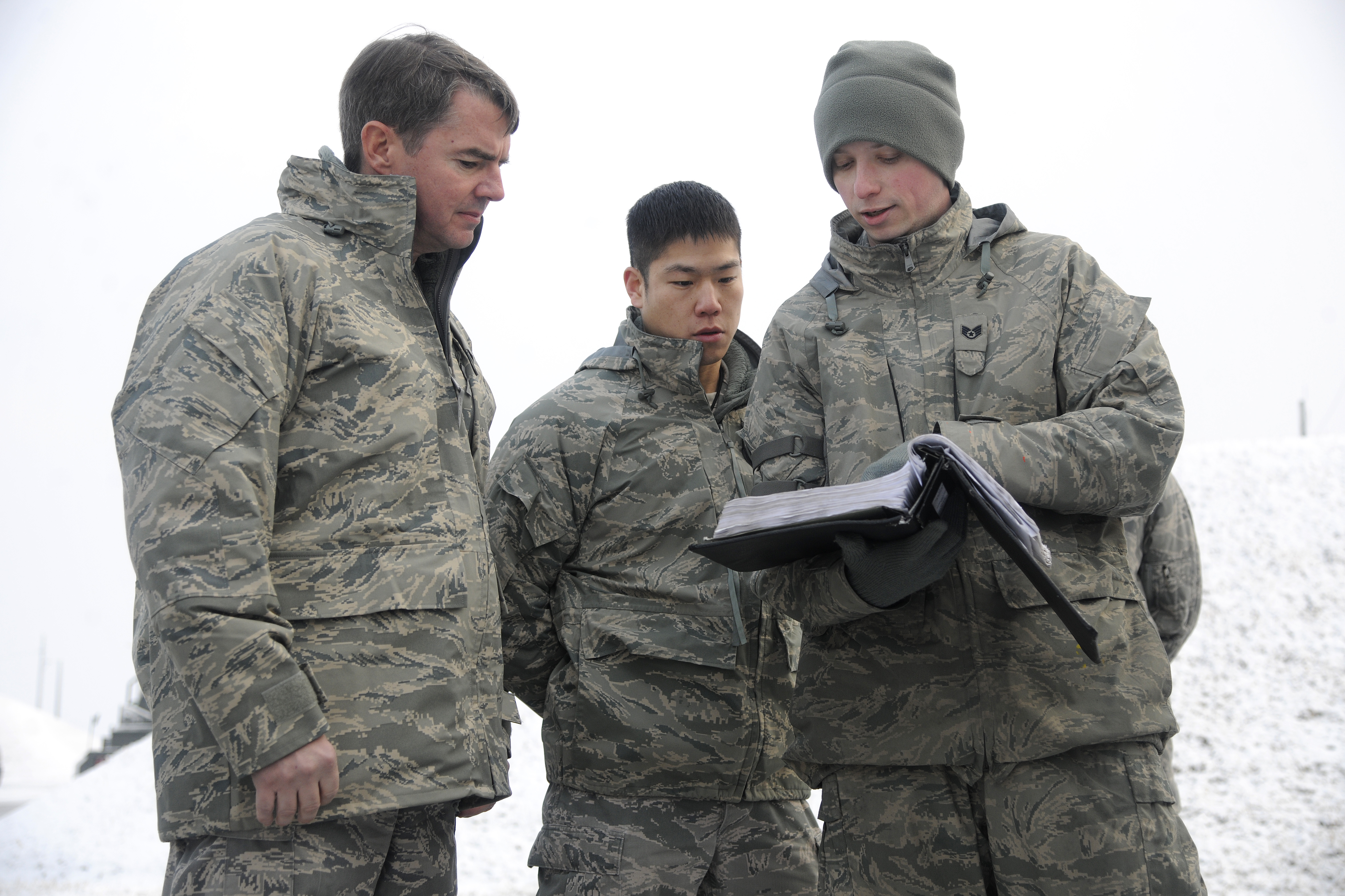 7th AF Commander Visits Wolf Pack > Pacific Air Forces > Article Display