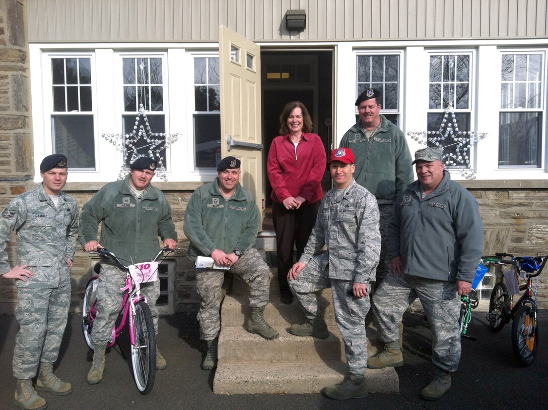 Air National Guard photo by Tech. Sgt. Patrick Geiser, 111th Security ...