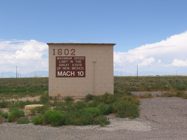 A closer look at the Holloman High-Speed Test Track > Holloman Air ...