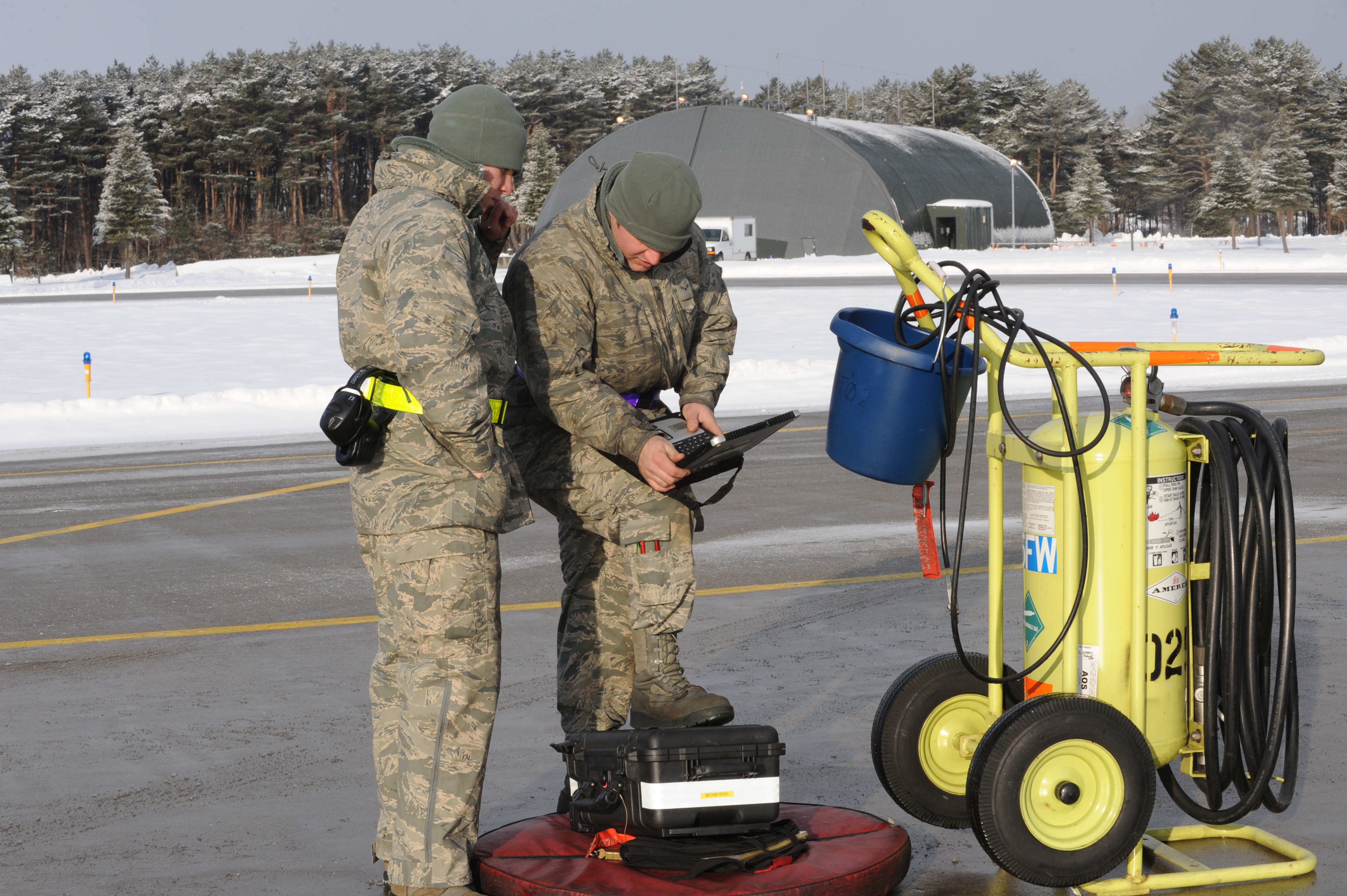 'Pro-supers': conductors of the flightline orchestra > Pacific Air ...