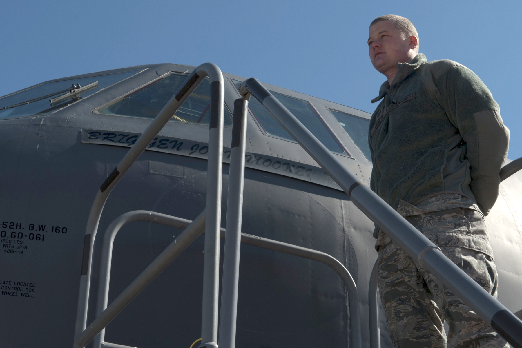 Col. Jonathan Ellis takes command of the 307th Bomb Wing