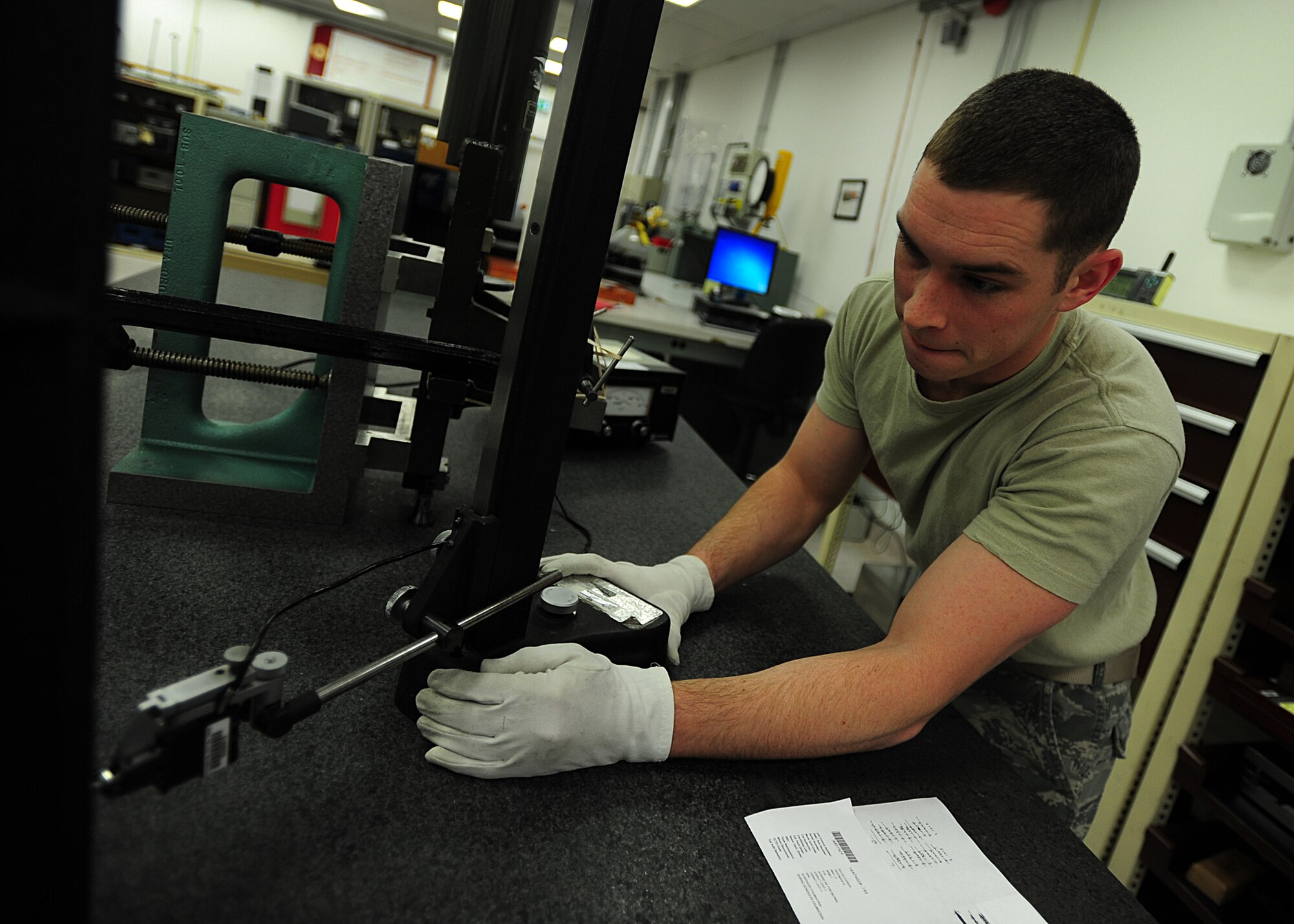 31st MXS 'keeps 'em flying' > Aviano Air Base > Display