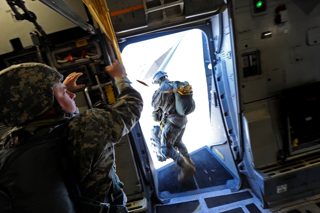 Joint Air Operations: JBER troops join forces for 6th Engineer airborne ...