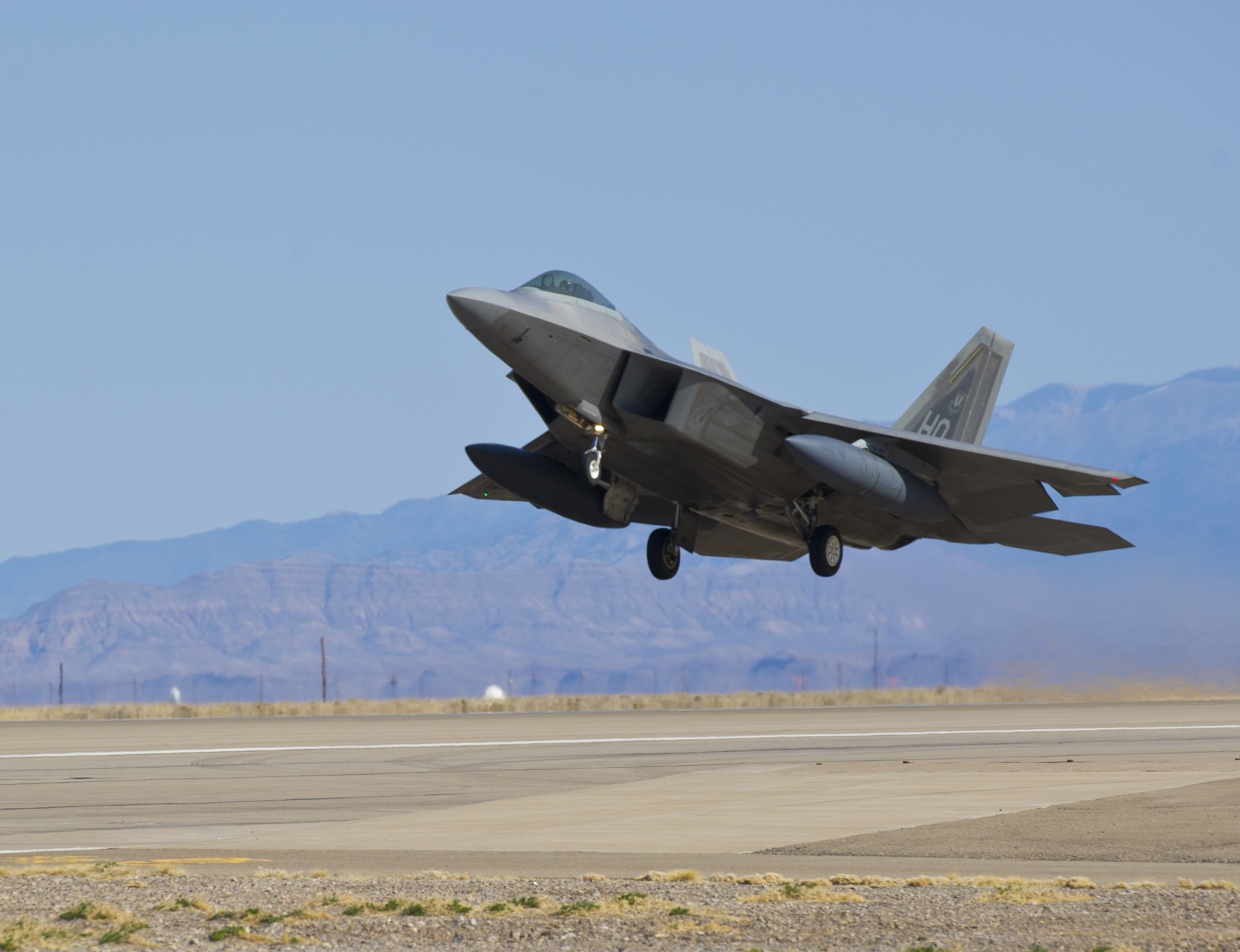 Maintainers keep F-22s in the sky > Holloman Air Force Base > Display
