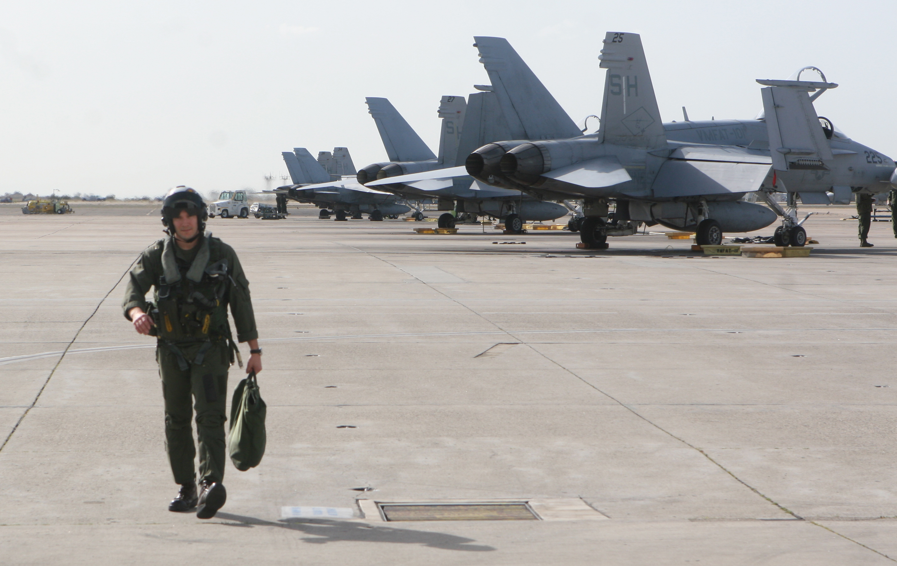 Instructor pilot of the year receives award > Marine Corps Air Station ...