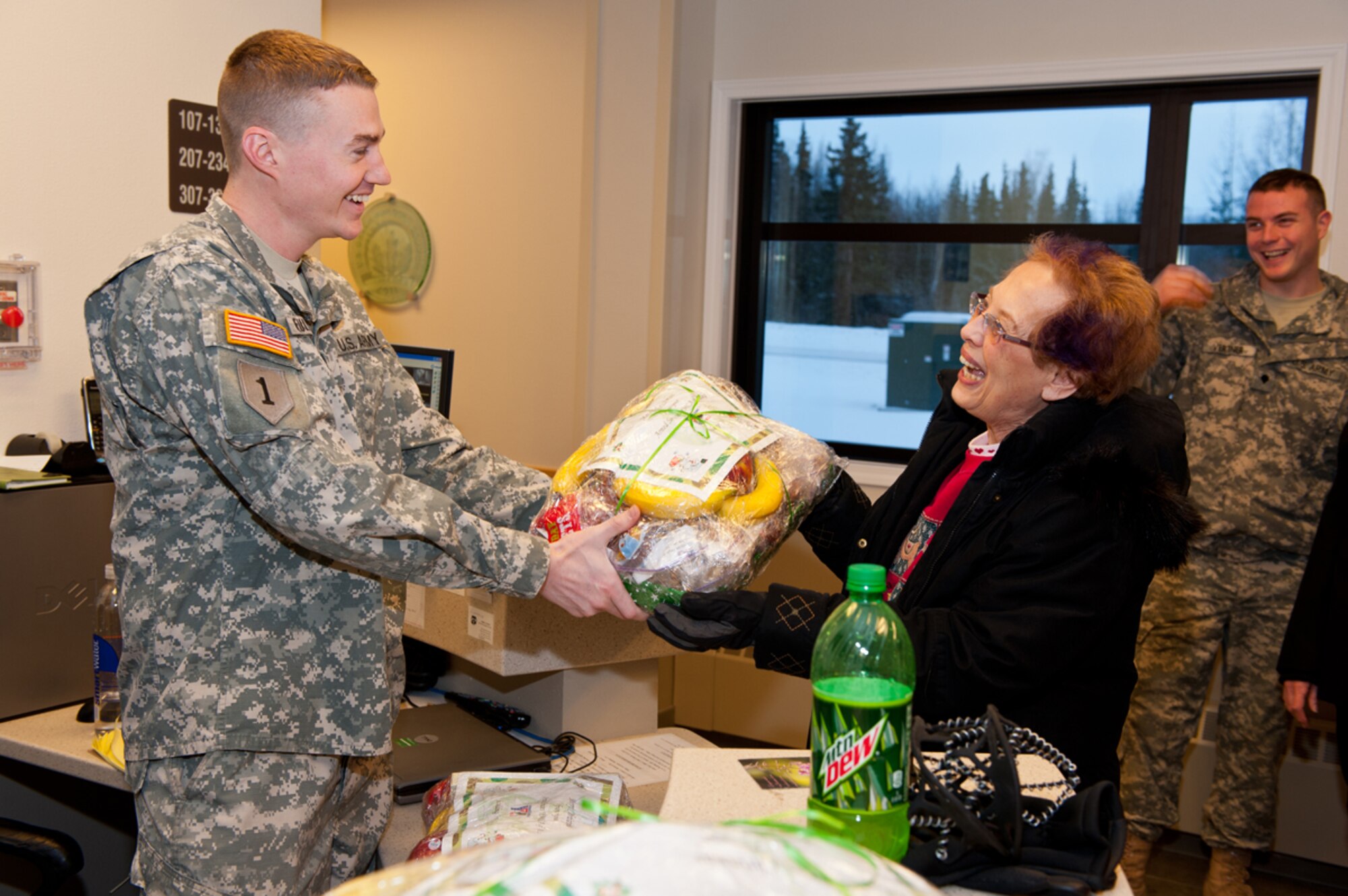 Eats and Treats: Singles receive some holiday cheer > Joint Base ...