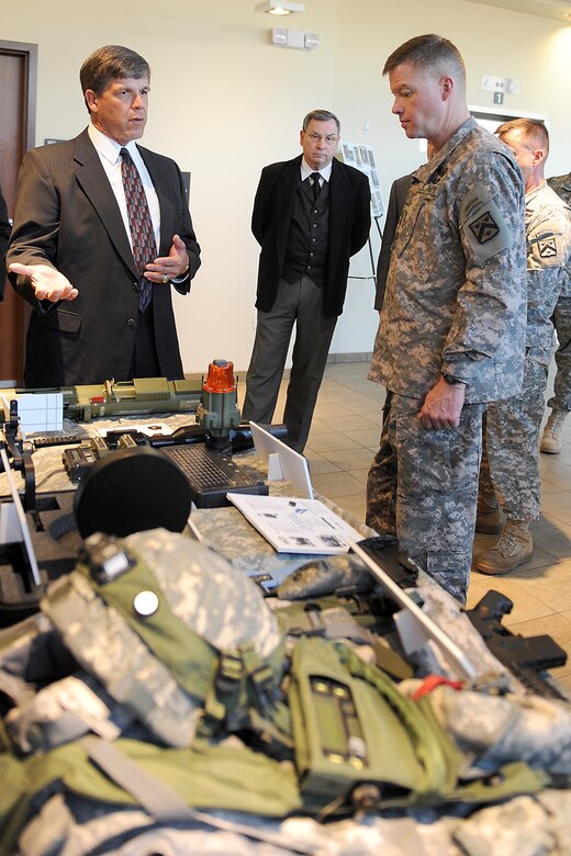 Lt. Gen. Perkins visits ATSC > Joint Base Langley-Eustis > Article Display