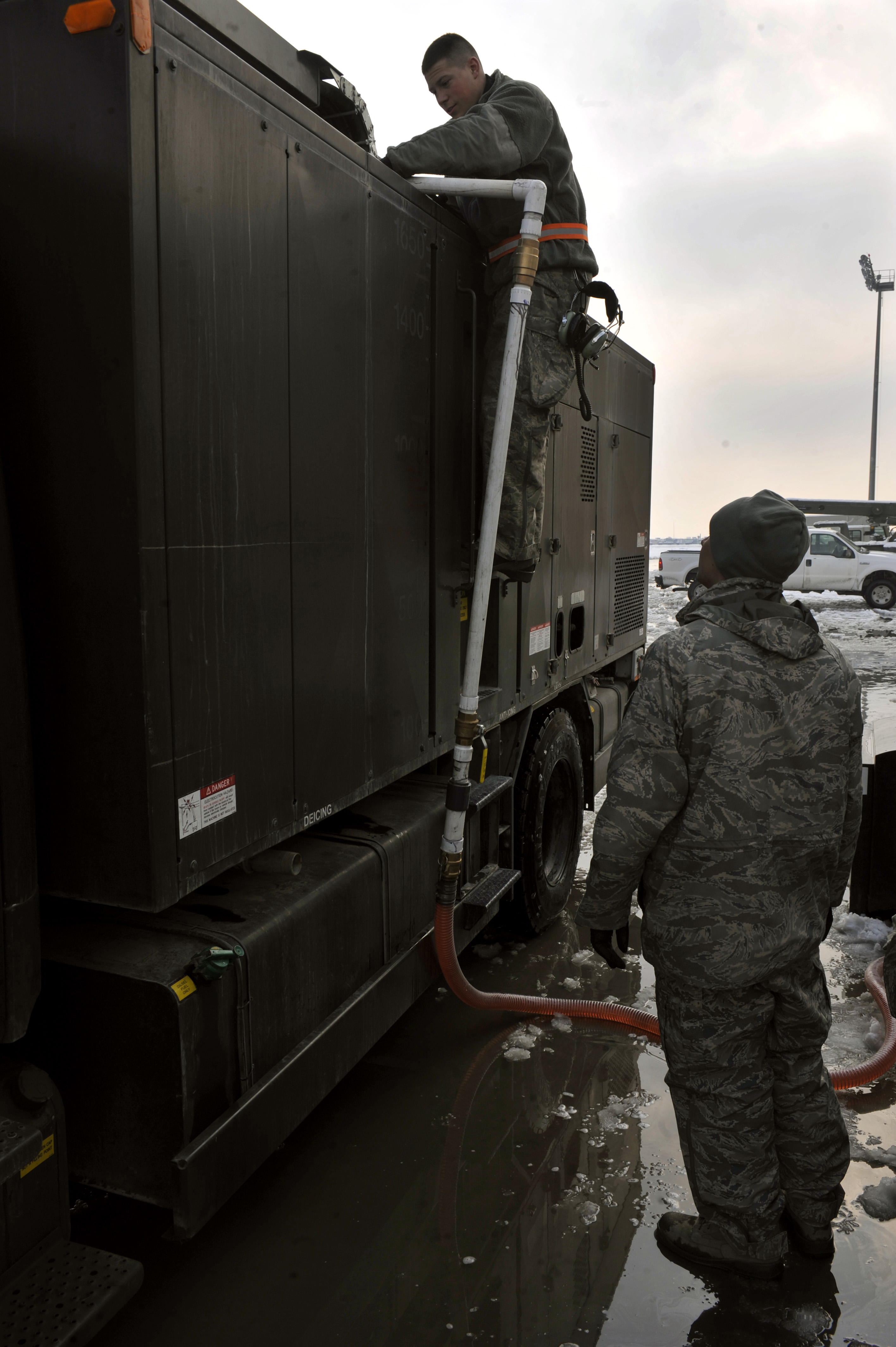 Deployed CE Airmen create innovative method to speed de-icing process ...