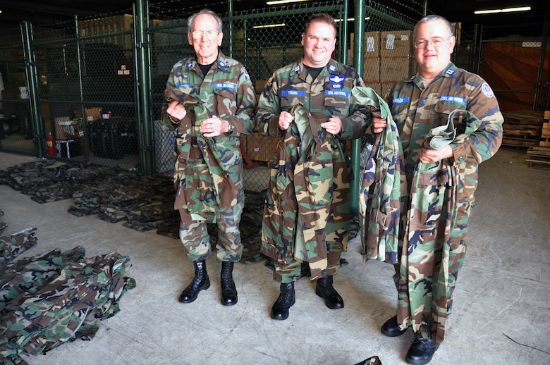 Liberty Wing donates uniforms to Civil Air Patrol > 512th Airlift Wing ...