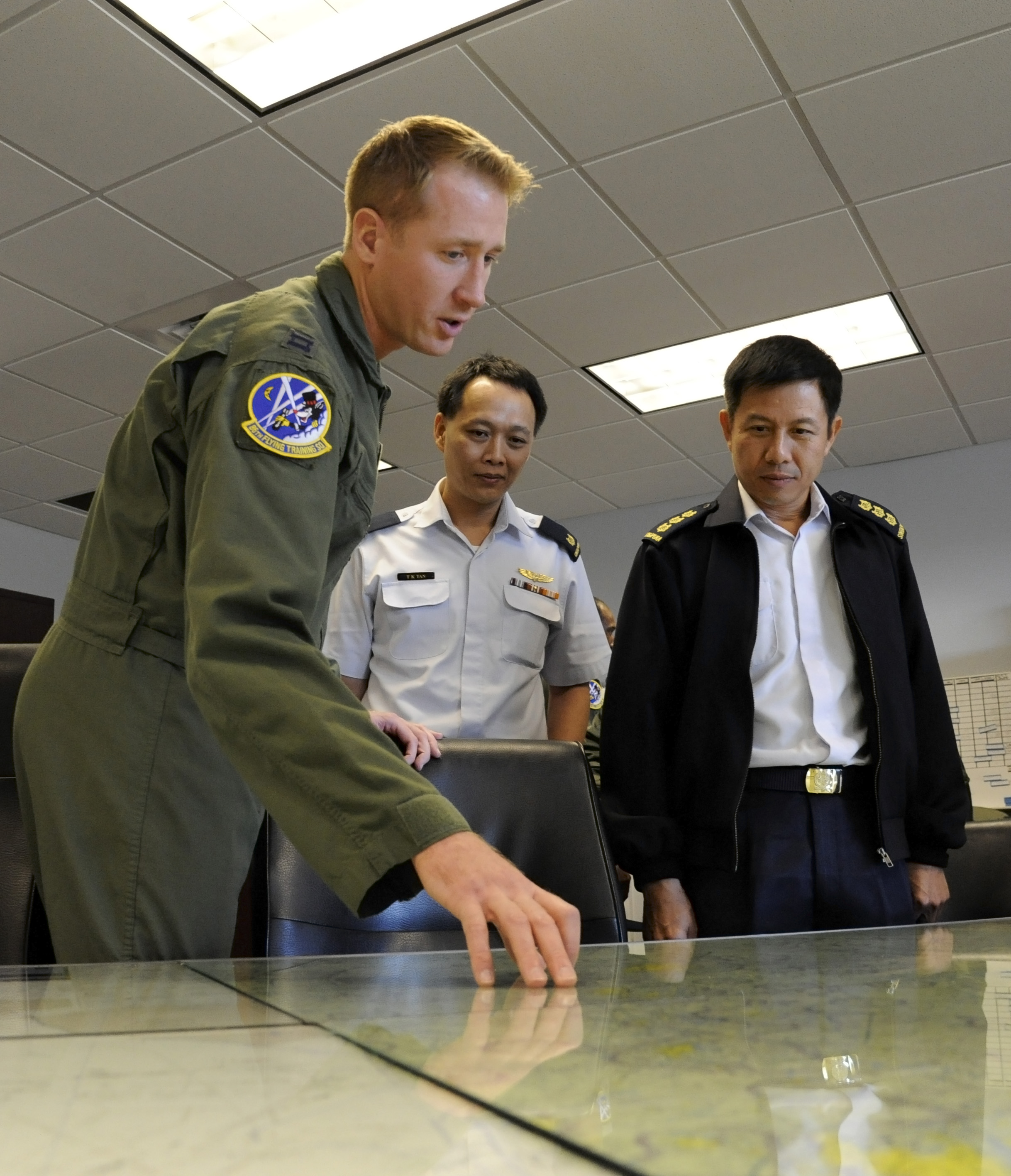 Singapore AFTC commander tours Laughlin
