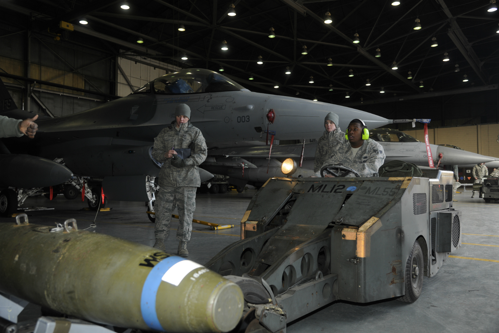 Weapons load crews compete at the Wolf Pack > Kunsan Air Base ...