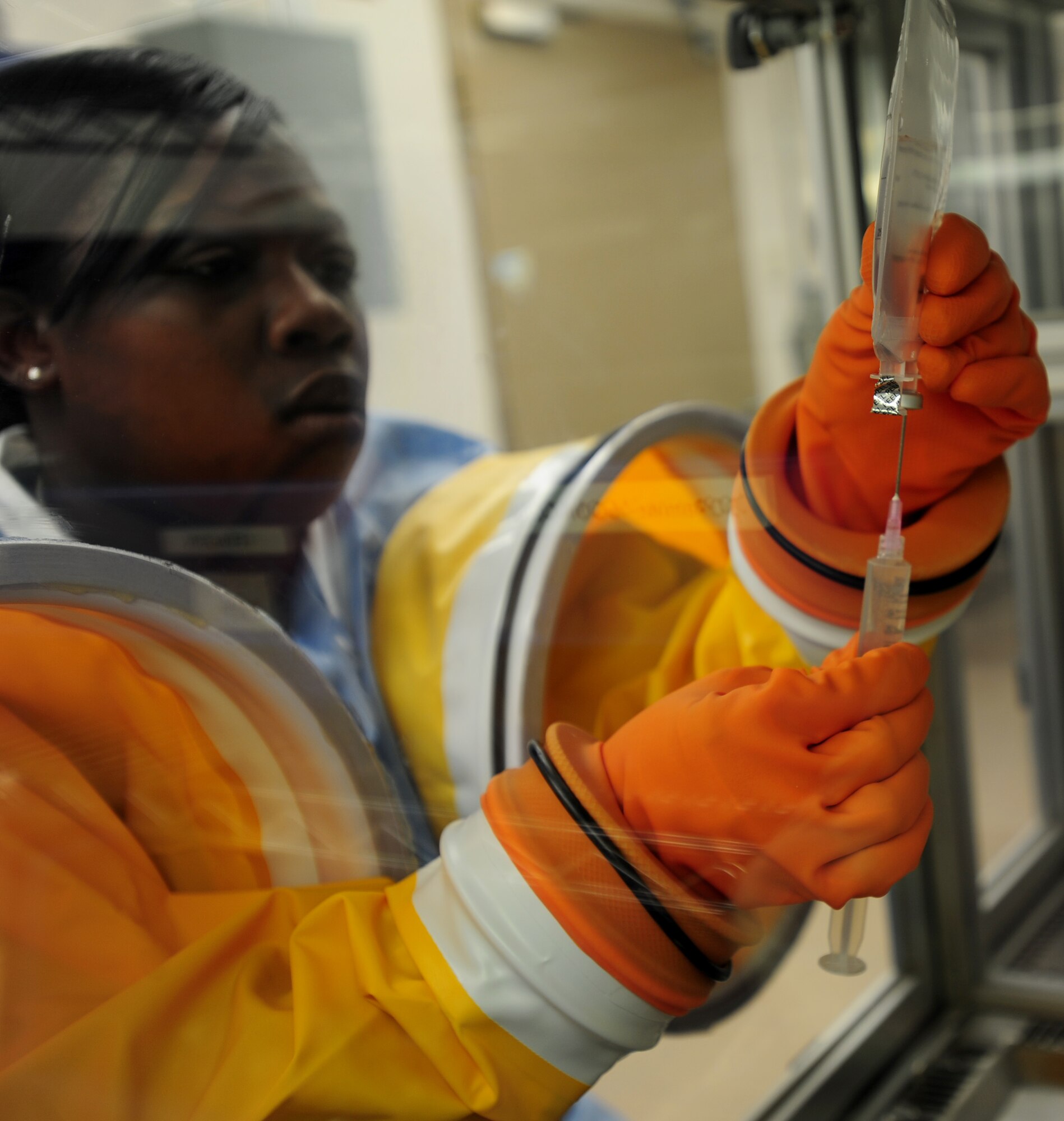 31st MDSS Airmen make IV's and prepare prescriptions > Aviano Air Base ...