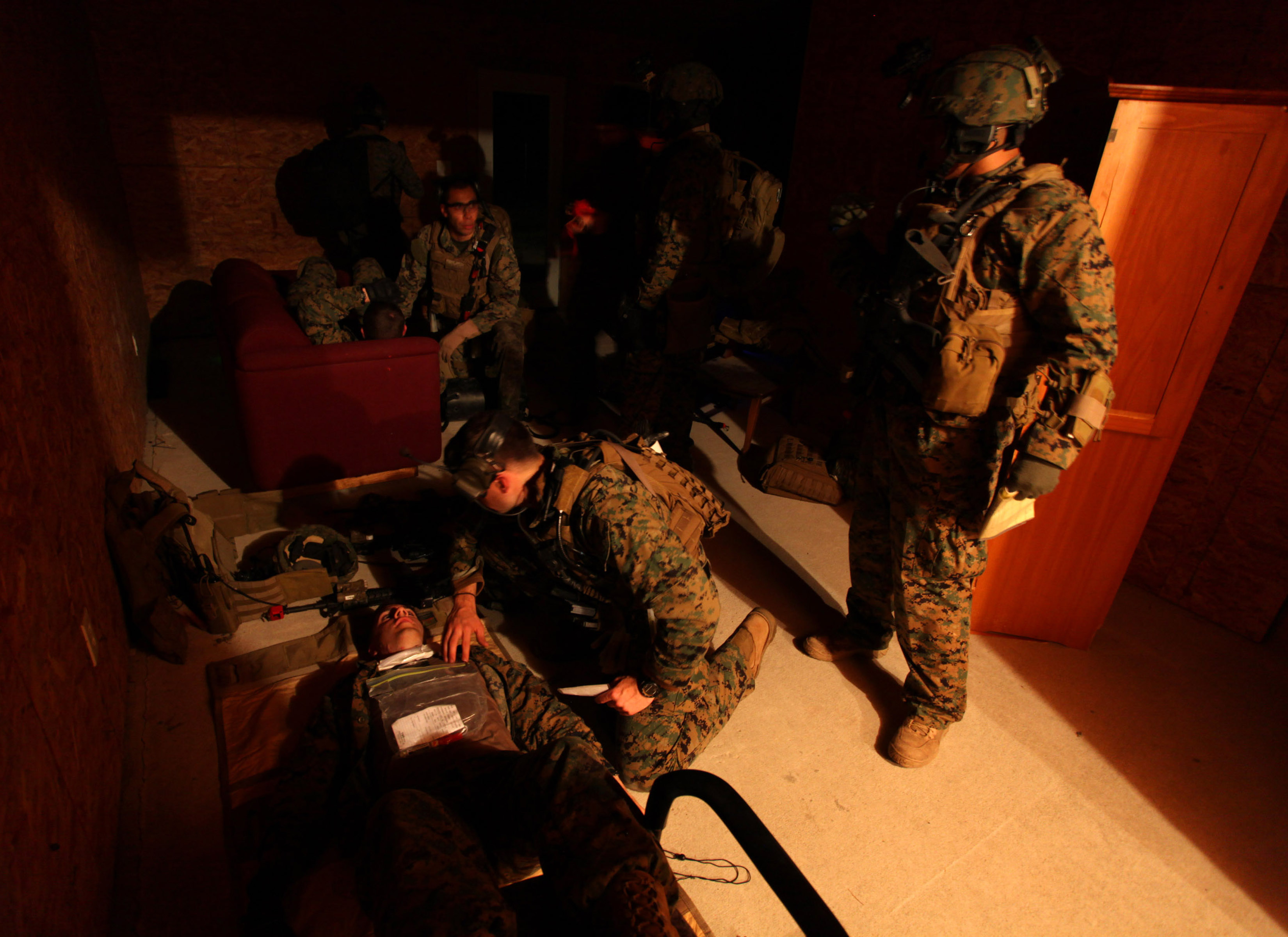 24th Marine Expeditionary Unit executes mock night raid in Creeds, Va ...