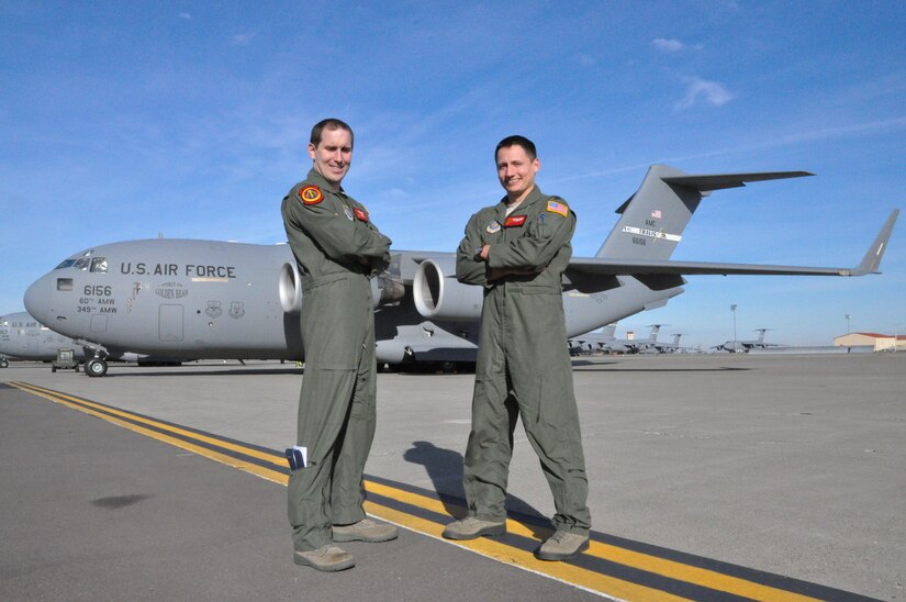 Pair find paths to becoming pilots > Air Mobility Command > Article Display