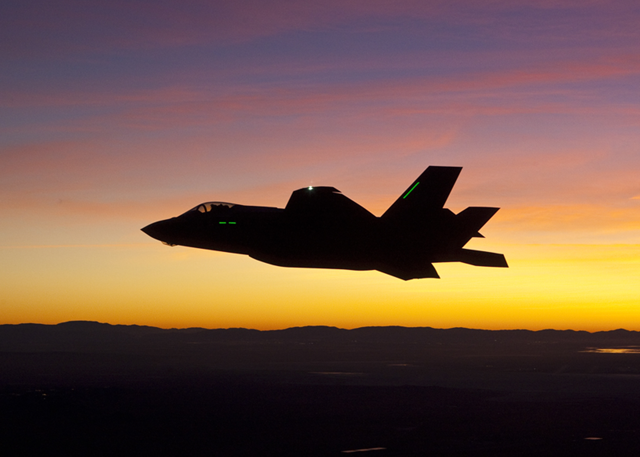 Lightning II strikes at night > United States Marine Corps Flagship ...