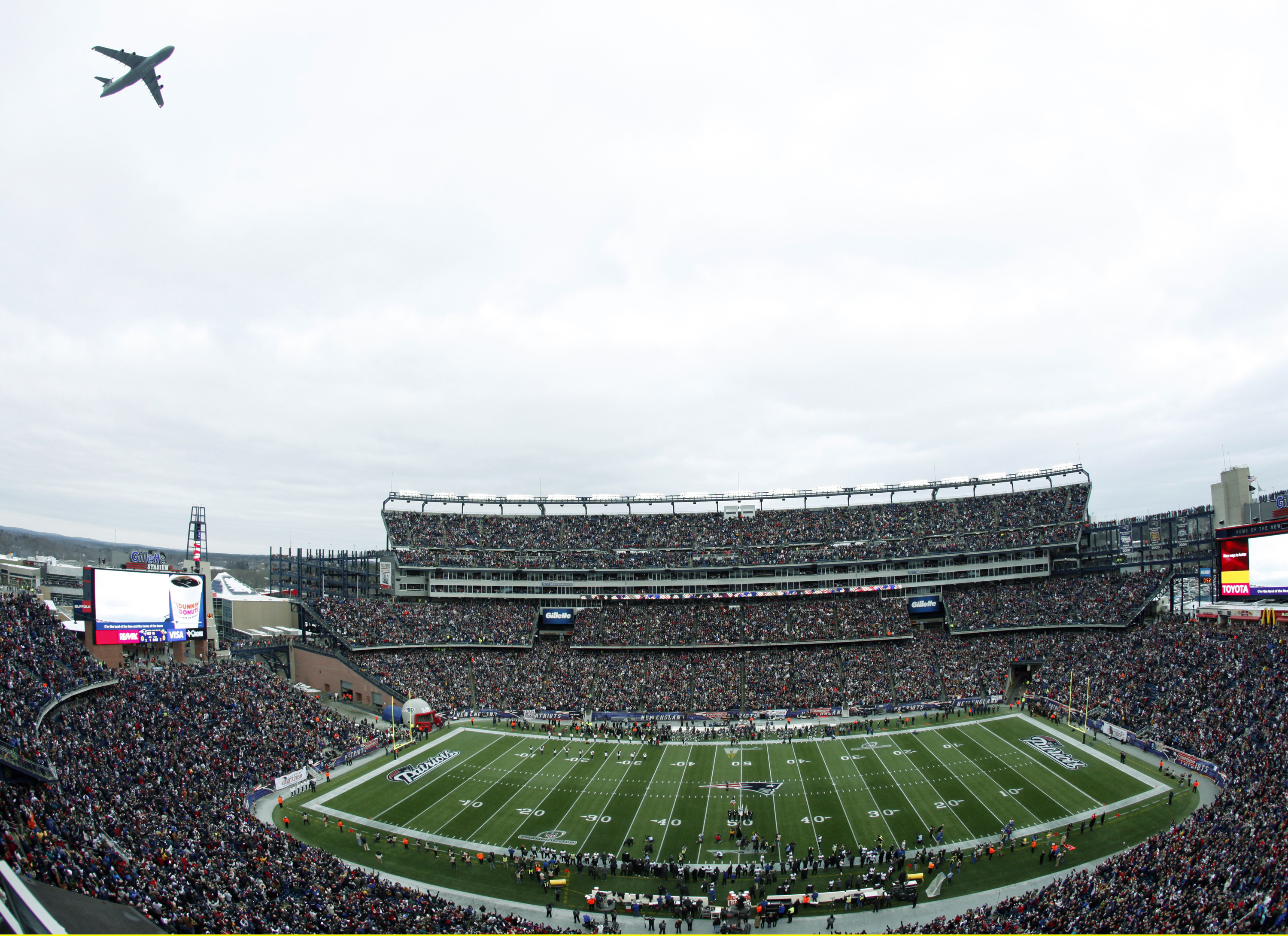 Westover C-5 soars over thousands at Patriots playoff game > Westover ...