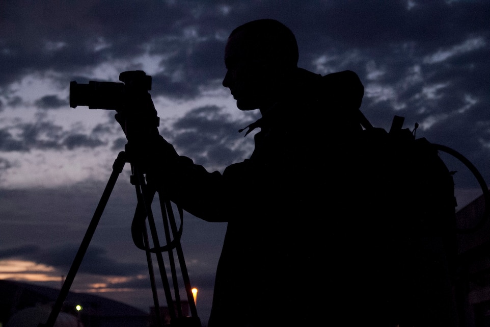 N.Y. hoodlum turned combat cameraman of the year > 26th Marine ...