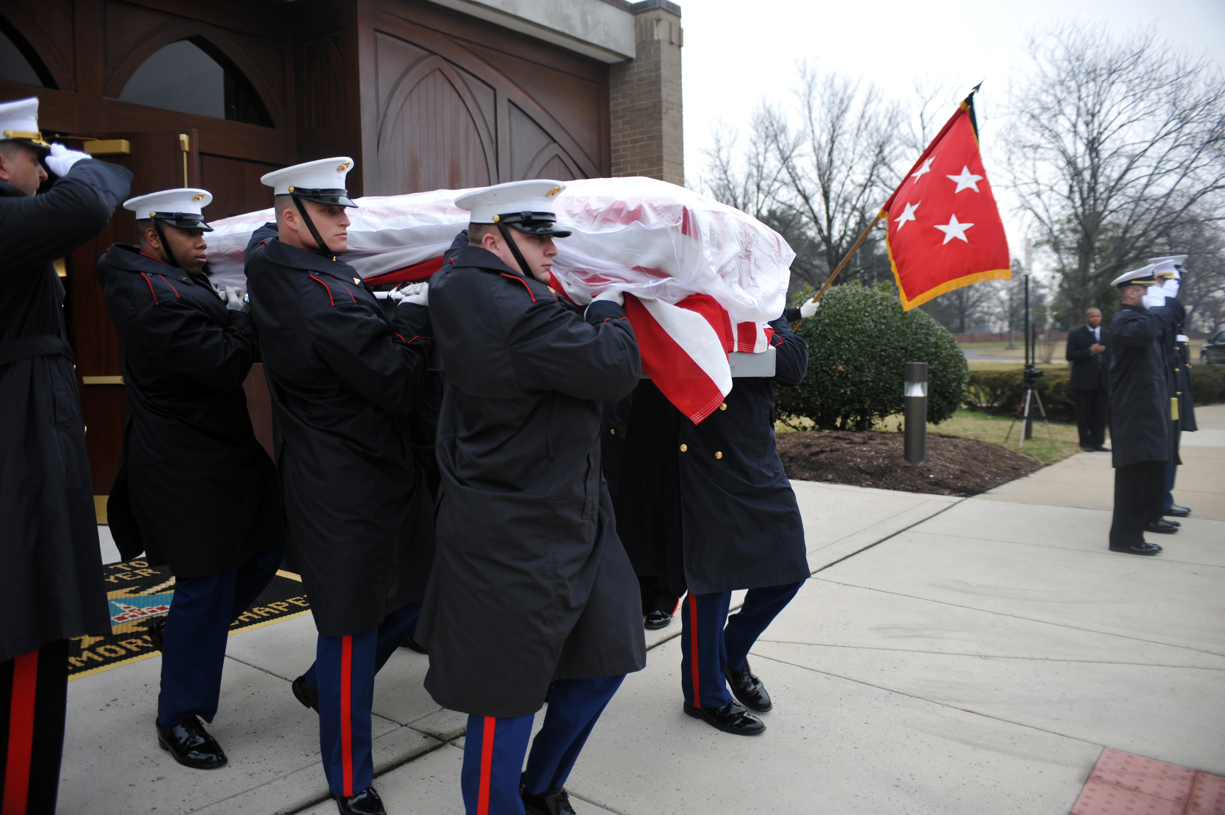 8th and I Marines honor former ACMC > United States Marine Corps ...