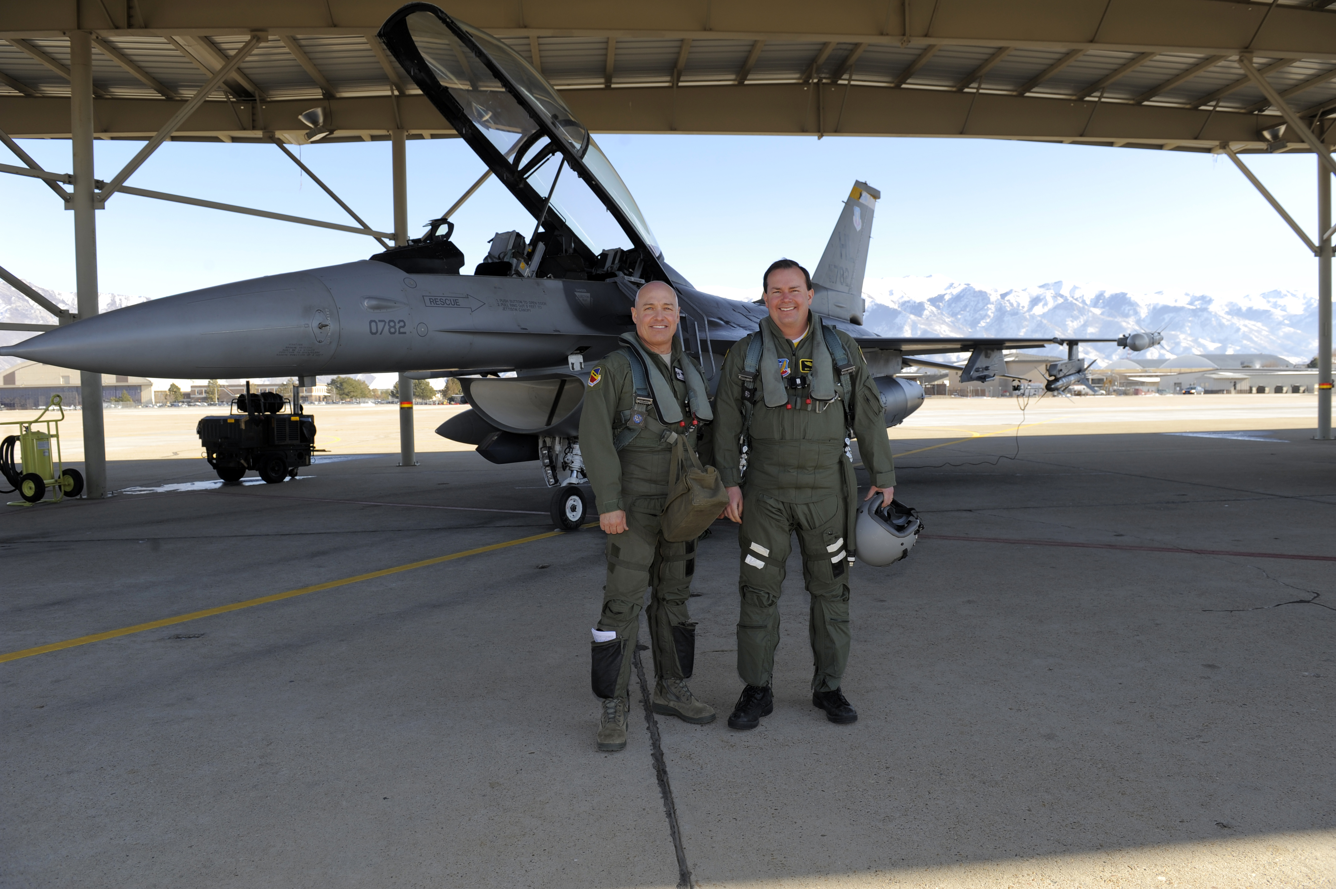Utah Sen. Mike Lee's familiarization flight > 388th Fighter Wing ...