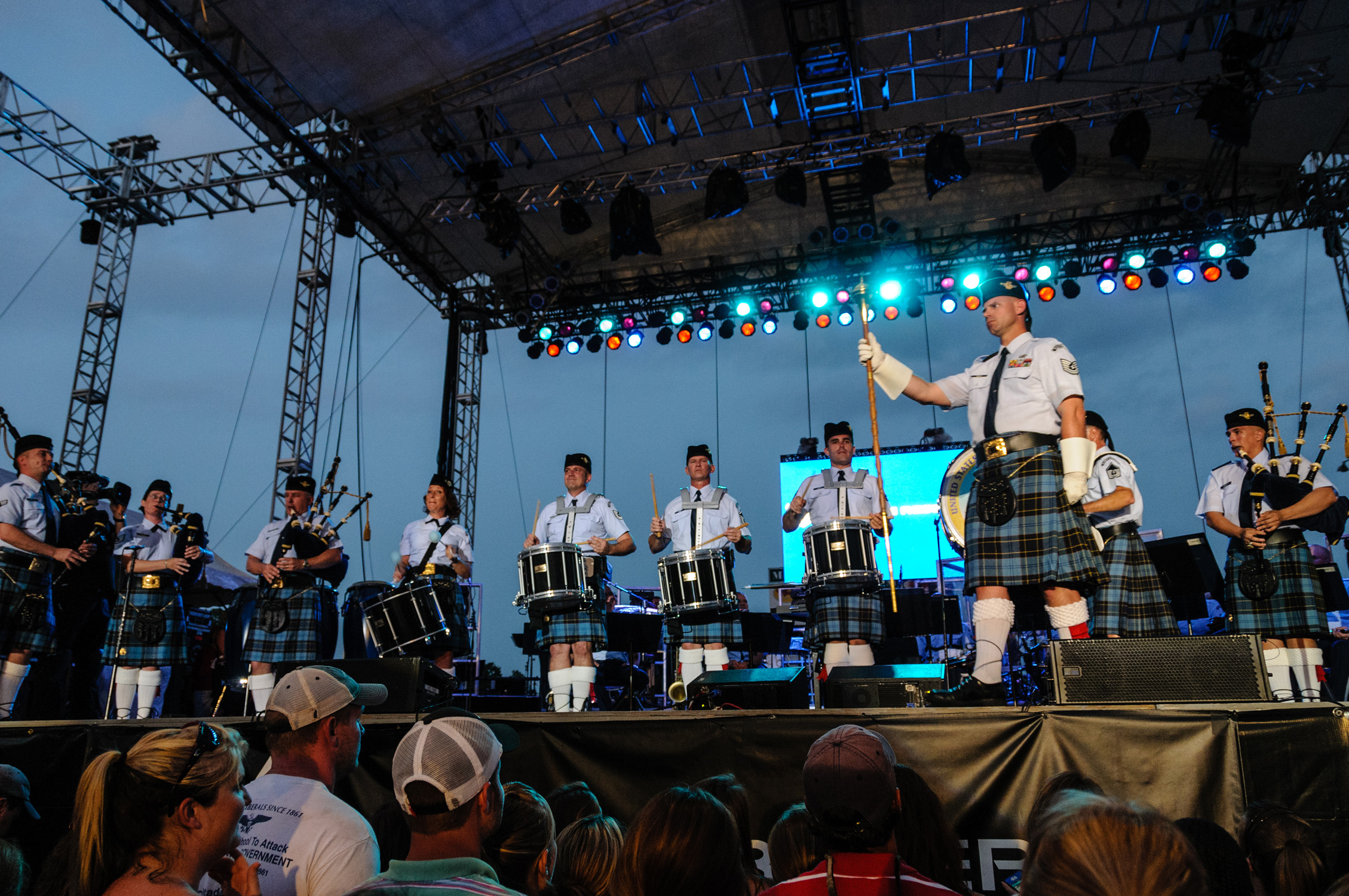 Josh Turner headlines Reserve band's final Independence Day concert