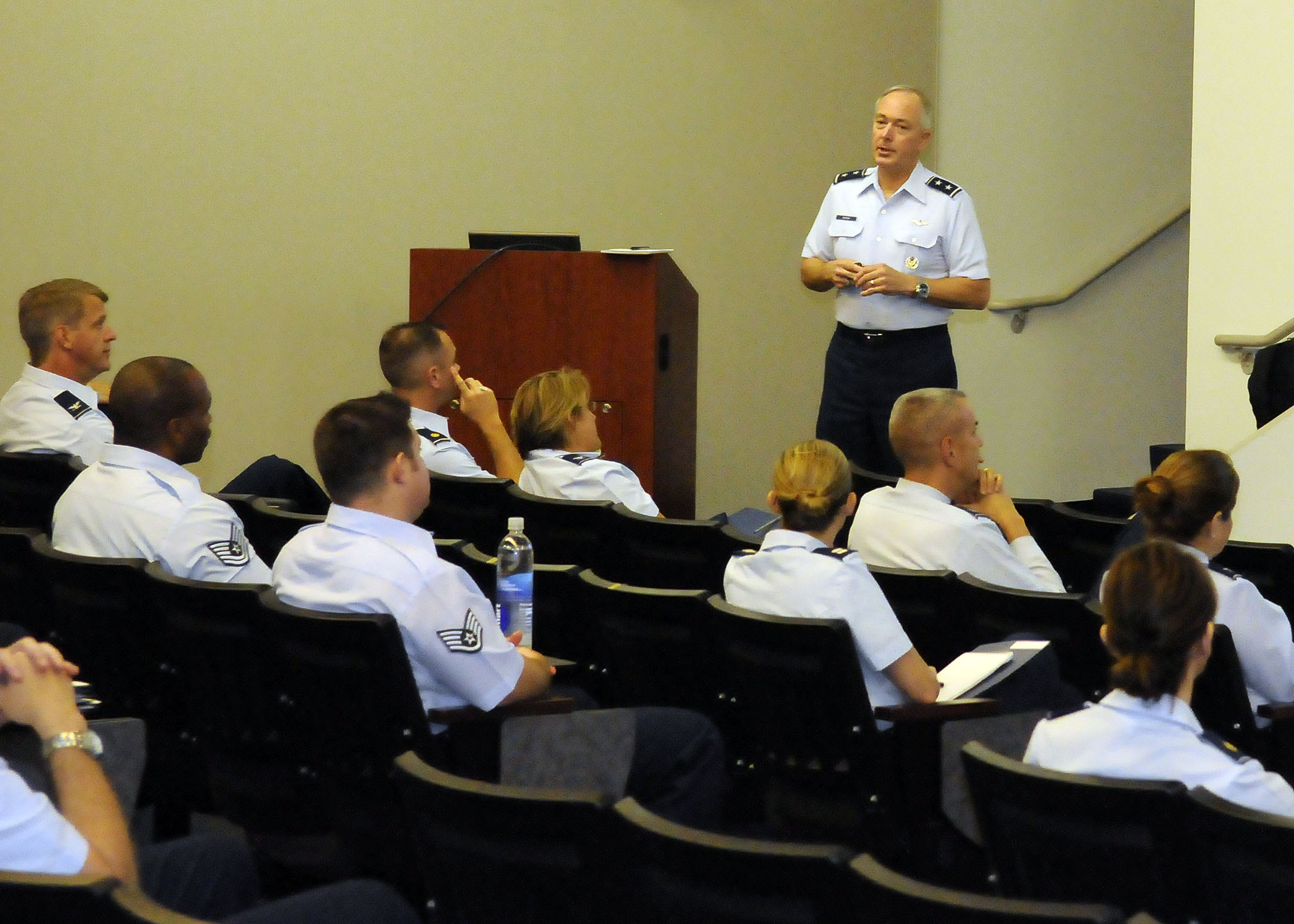 Individual Reservists get oriented > Air Force Reserve Command > News ...