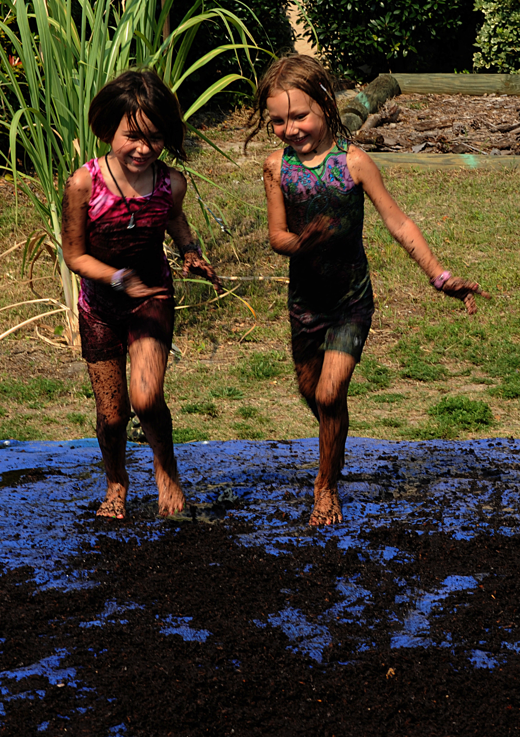 Kids get muddy during 'Backyard Safari' > Hurlburt Field > Article Display