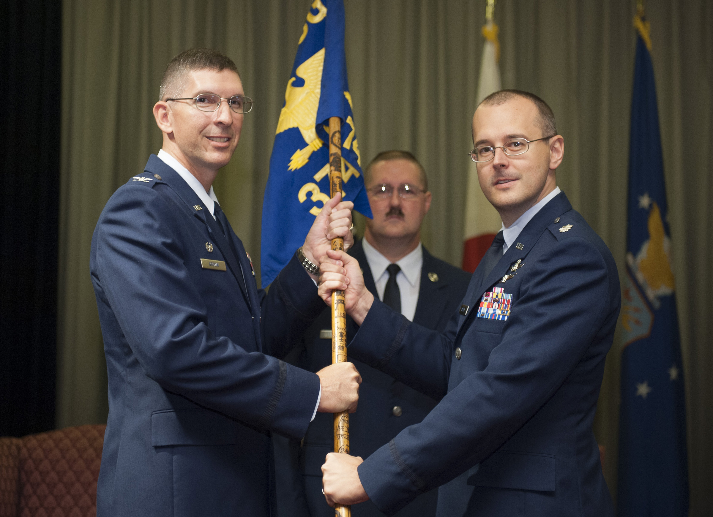 374 CS welcomes new commander > Yokota Air Base > Article Display