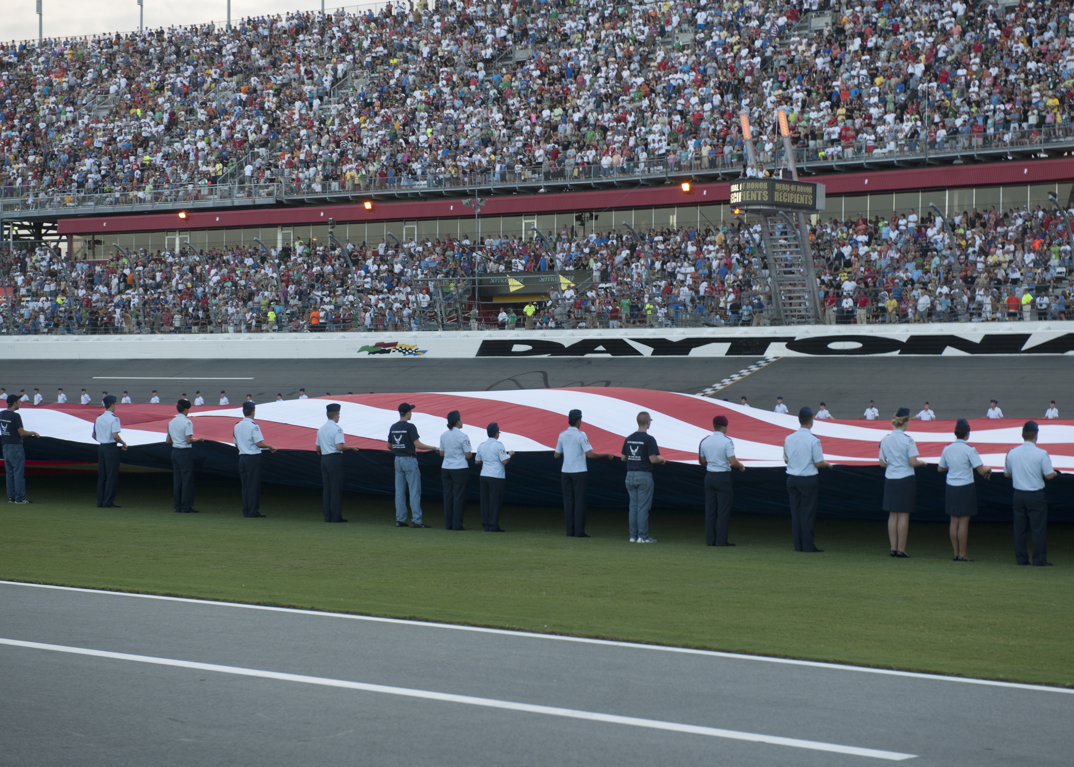 Airmen recruit at Daytona International Speedway > Moody Air Force Base ...